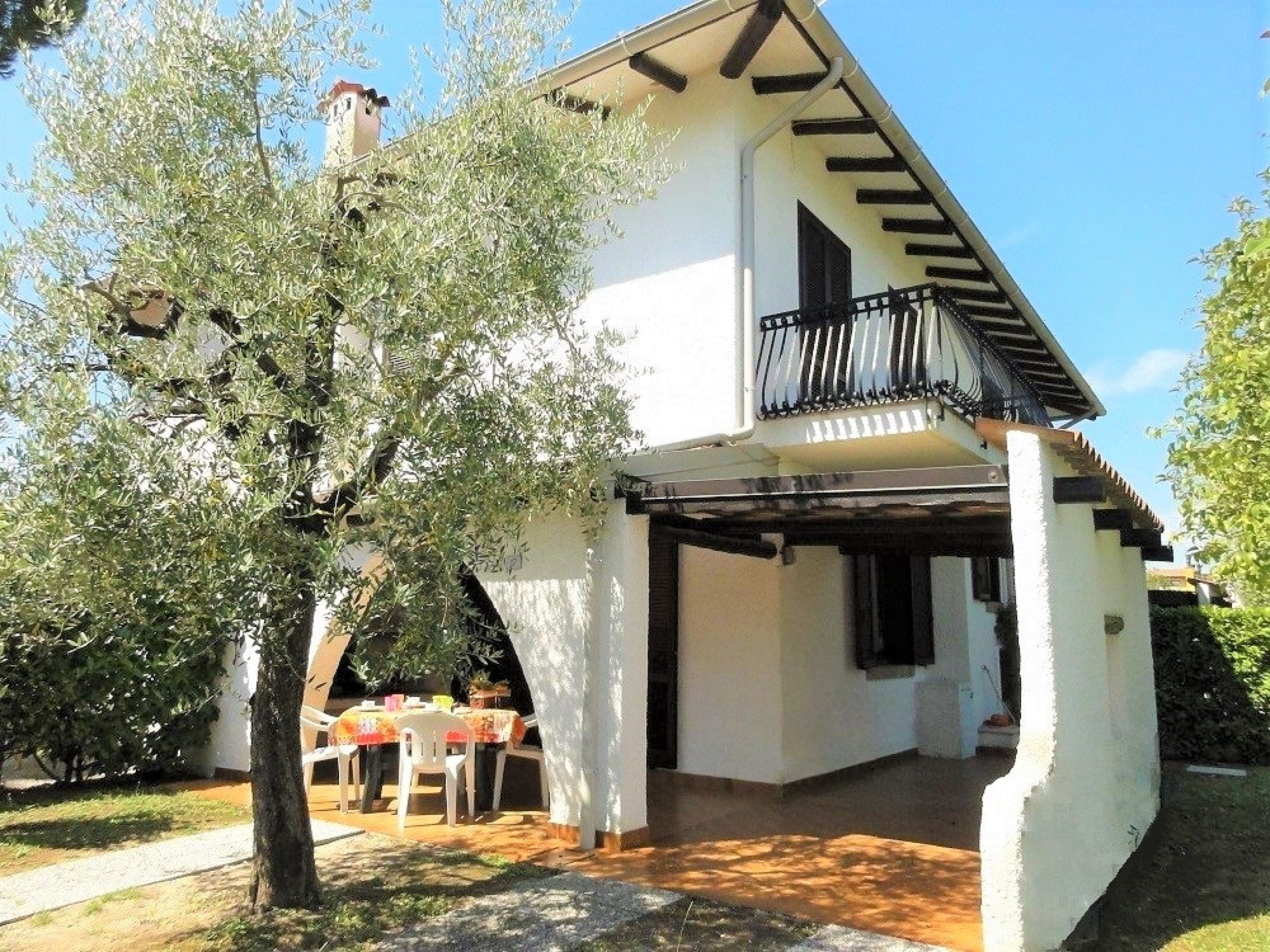 Peaceful Villa With Outdoor Fireplace - Bibione