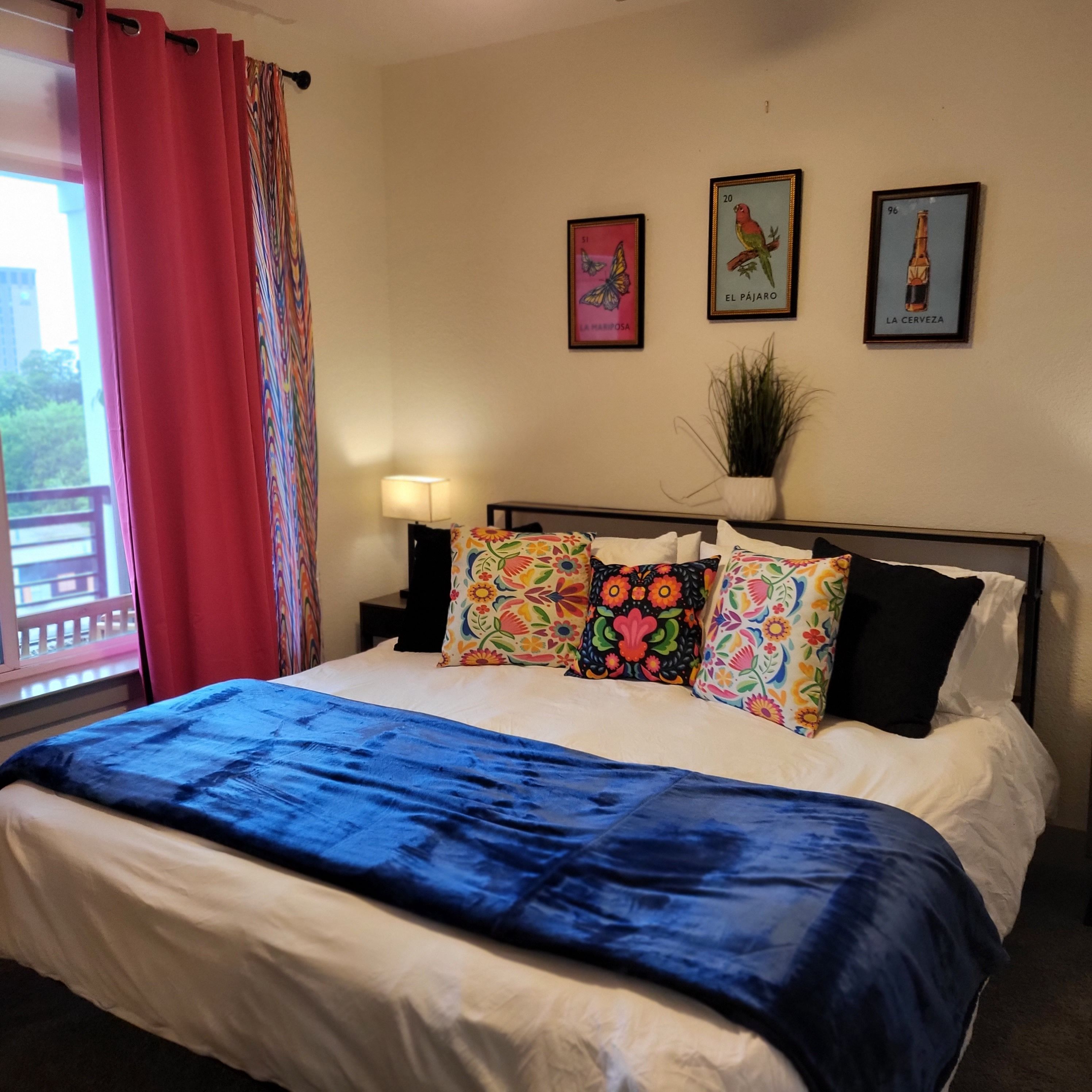 Ig-worthy Fiesta Dt Retreat Hotel Apt With Free Parking And Pets Allowed - Alamo Heights, TX