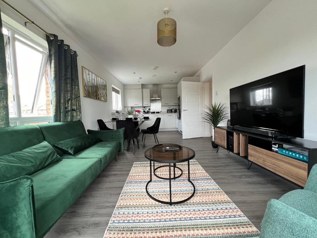 Modern 2 Bedroom Apartment - Sittingbourne