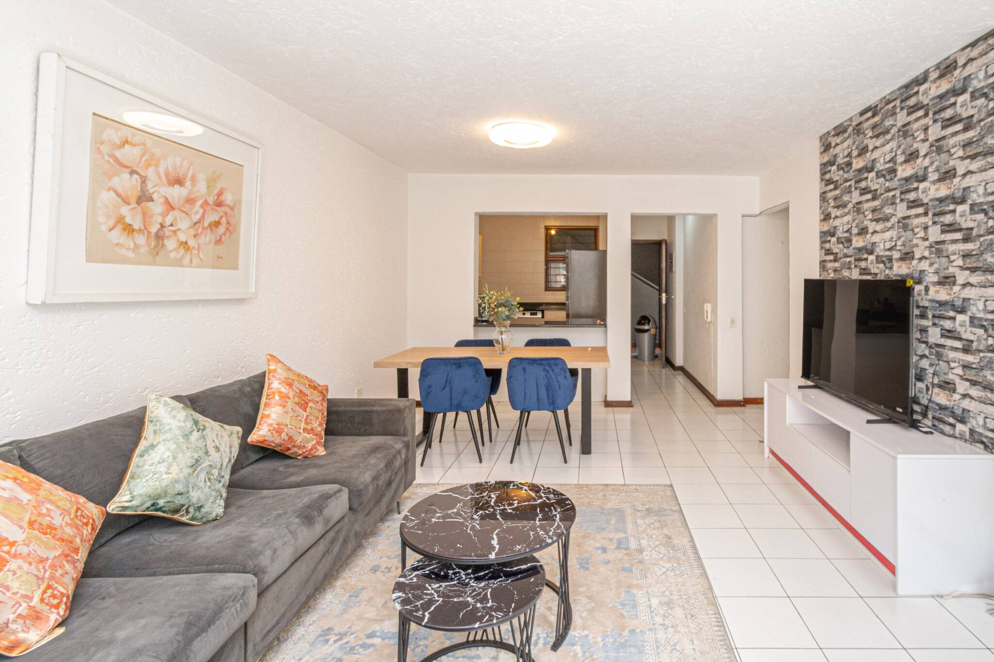 Sandton City 3 Bedroom Apartment With Balcony - Sandton