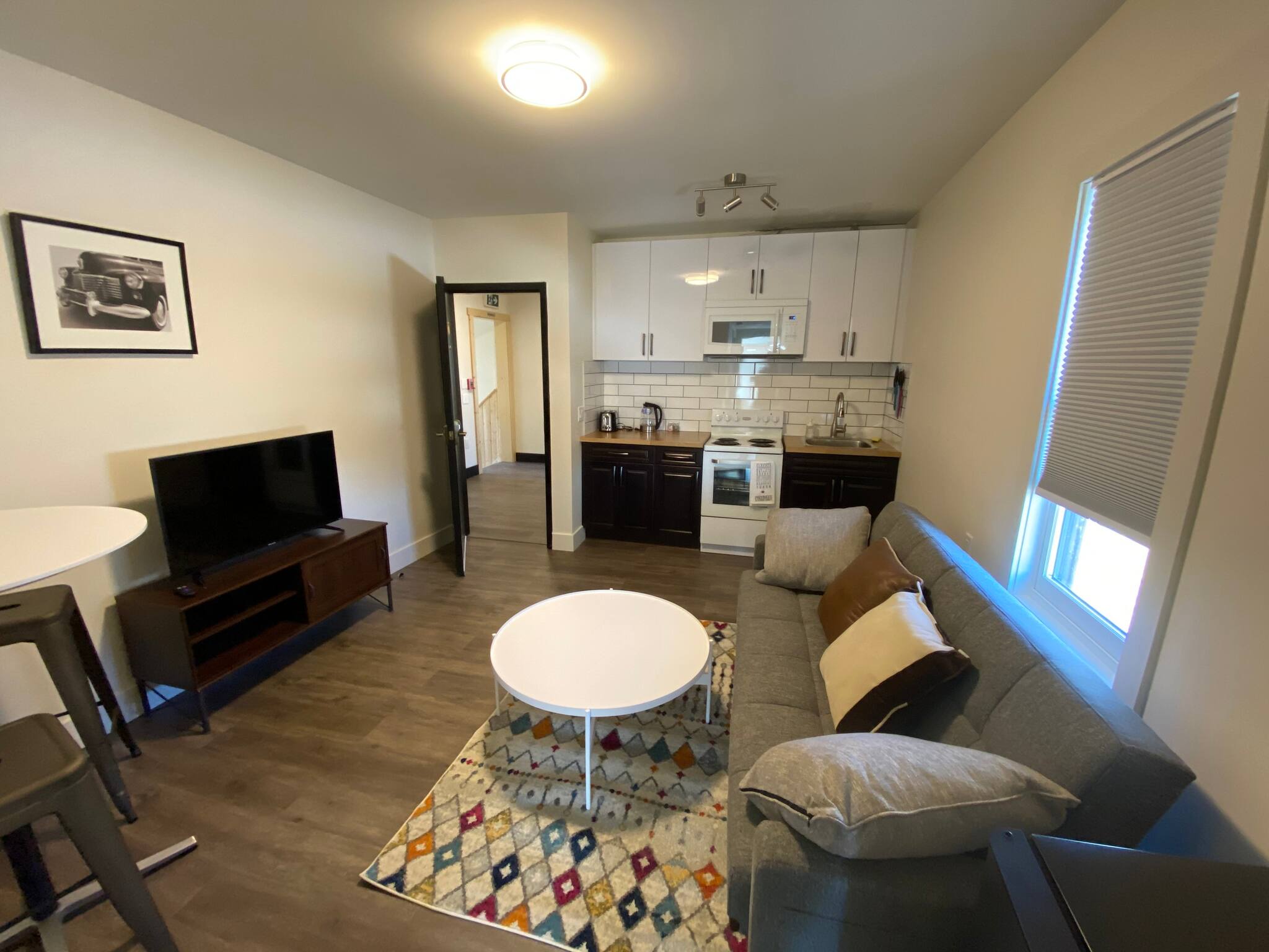 Lovely 1 Bedroom Condo With Free Parking And Balcony - Edmonton