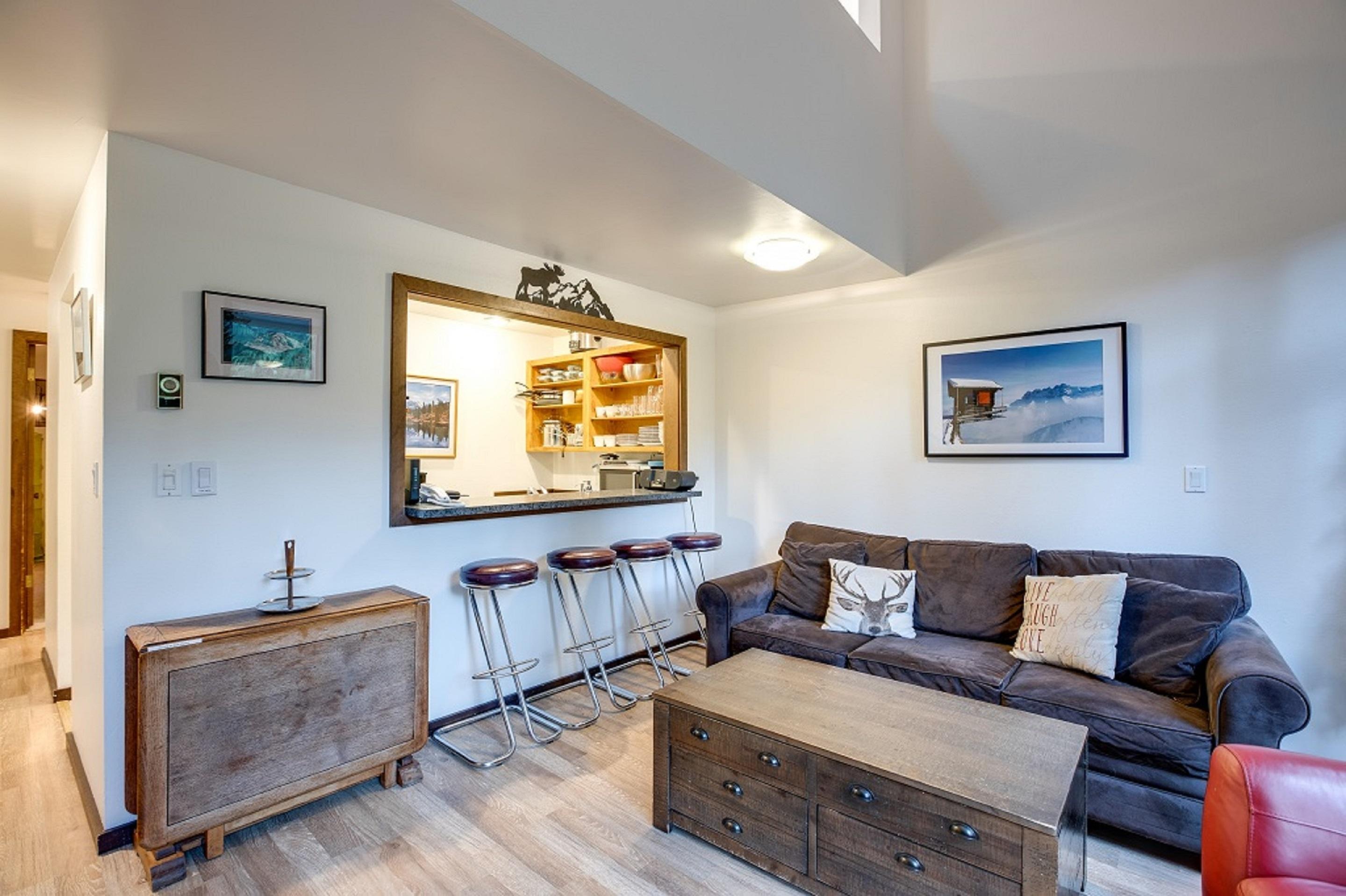 Snowater Condo 06 With Great Resort Amenities - Glacier, WA