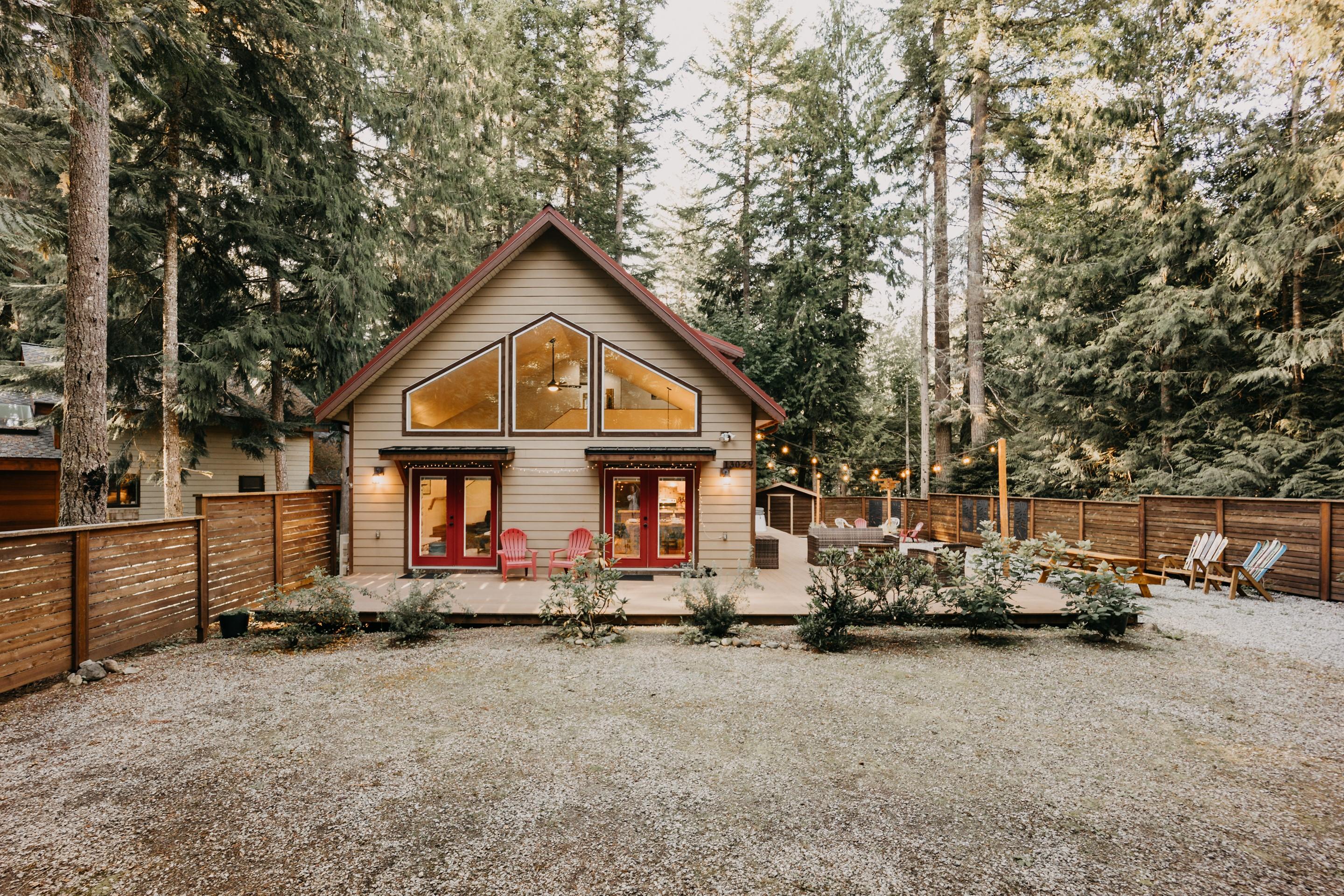 Mt Baker Rim Cabin 24 - Hot Tub, Wifi, Air Conditioning, Sleeps 8 - Glacier, WA