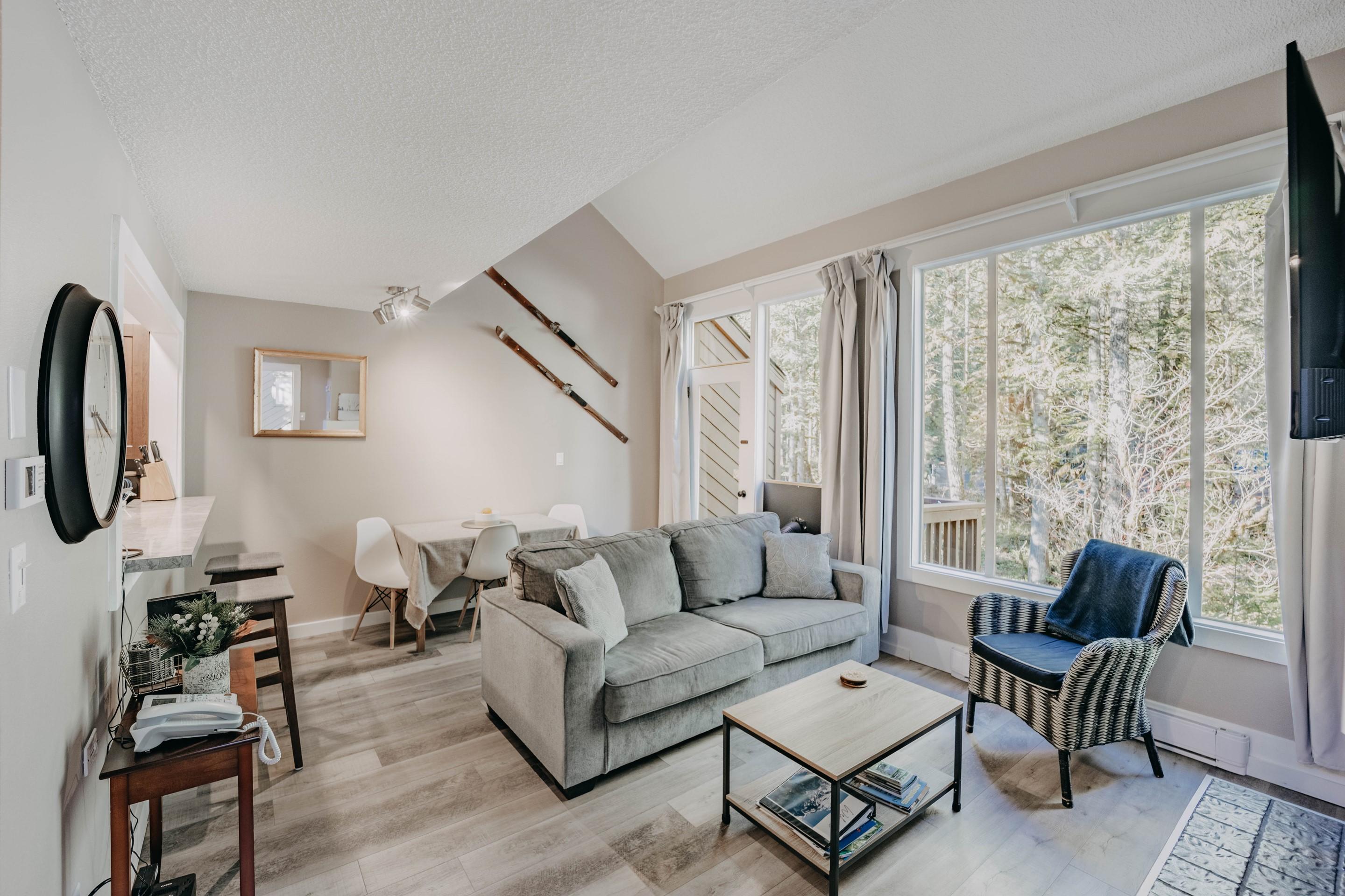 Snowater Condo 45sw With A Media Room - Glacier, WA