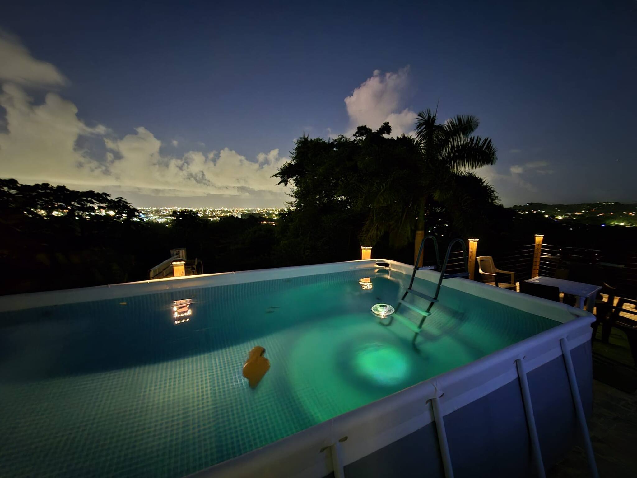 Impresionante Casa En Guaynabo Con Piscina Privada Y Vistas Impresionantes - Puerto Rico