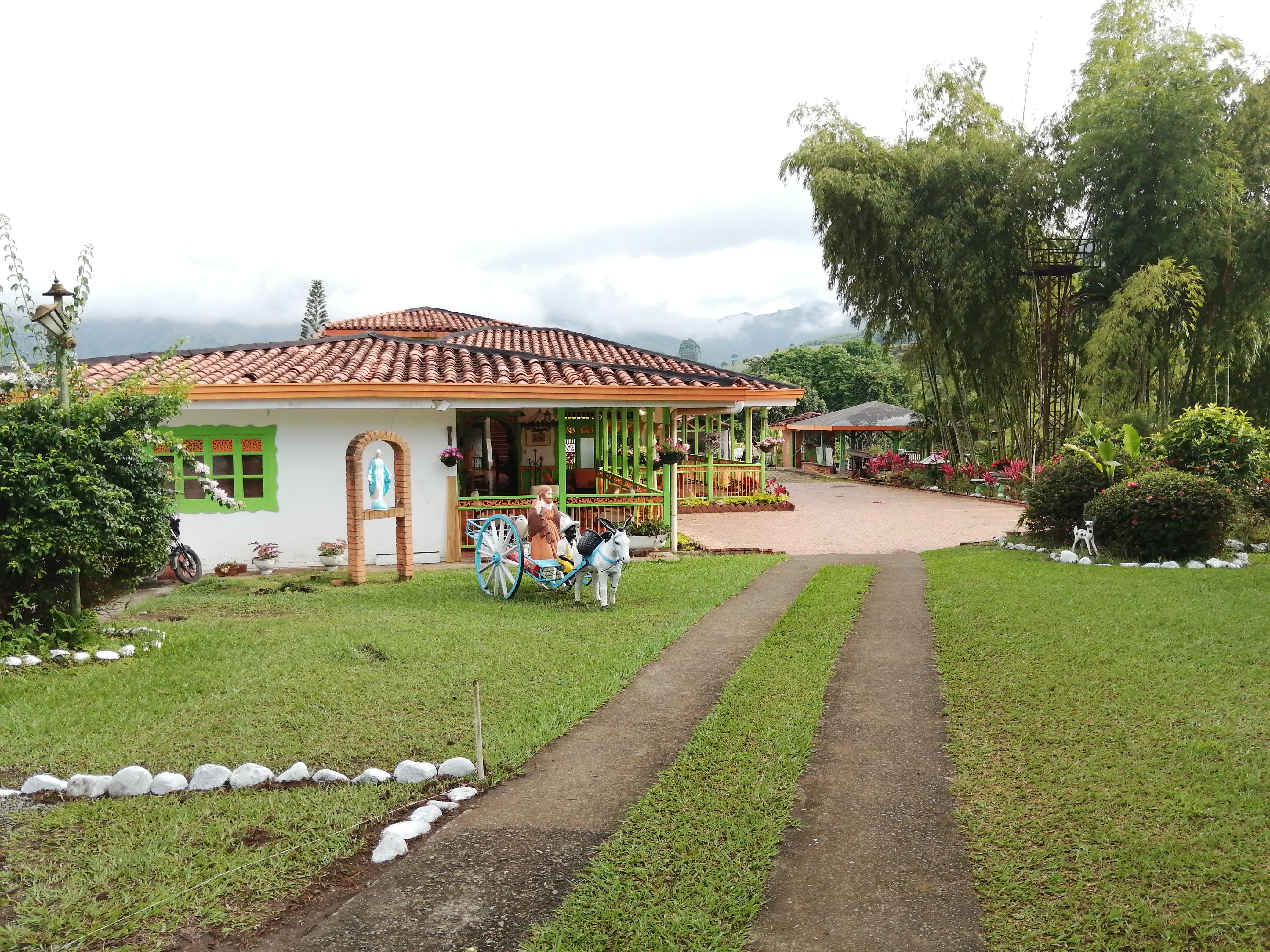 Habitación Con 2 Camas Dobles Número 7 - Pereira