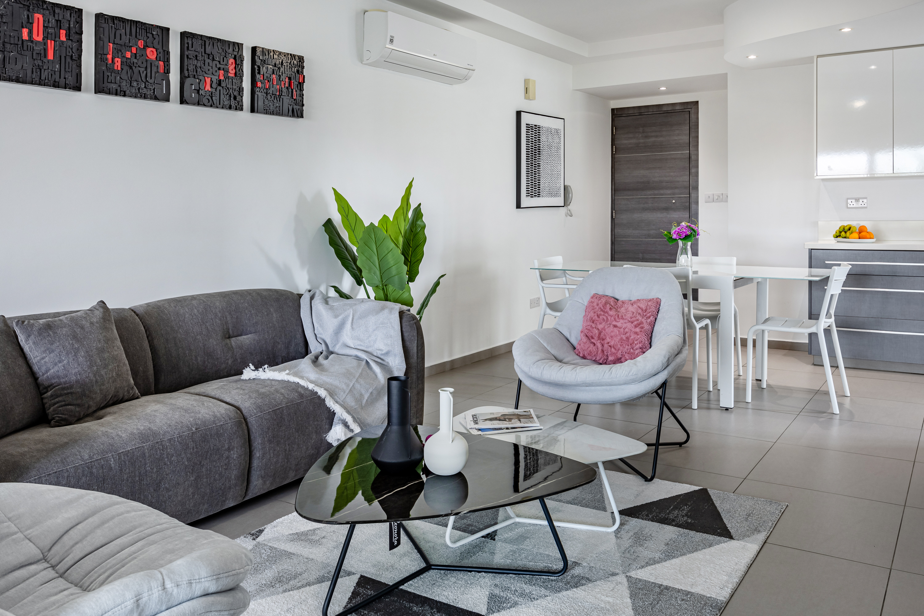 Vasileos Konstantinou — Moderno Apartamento Urbano De 2 Dormitorios Con Balcón - Limassol