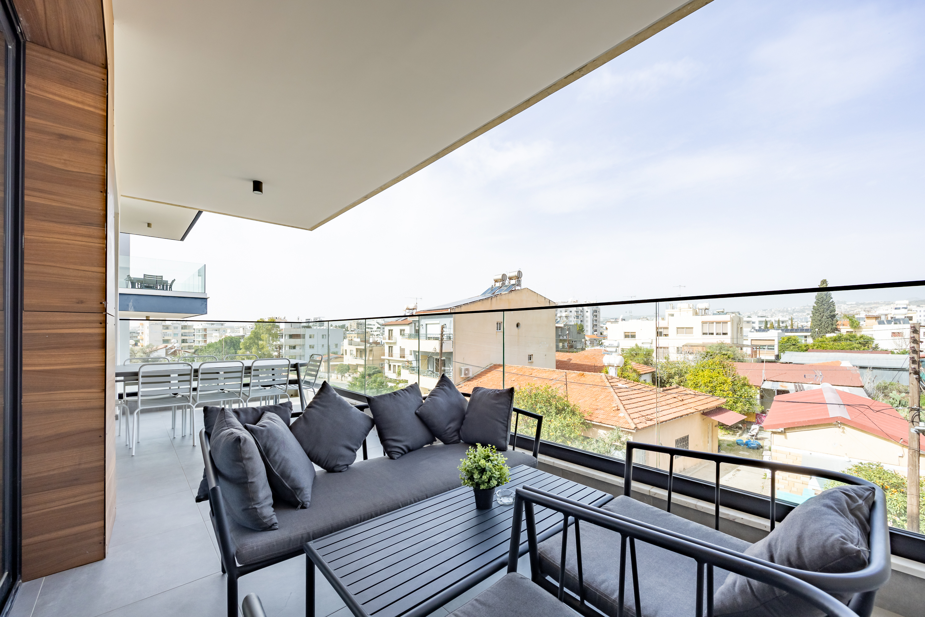 102 Sfiggos - City Views & Shared Rooftop Pool Access - Limasol