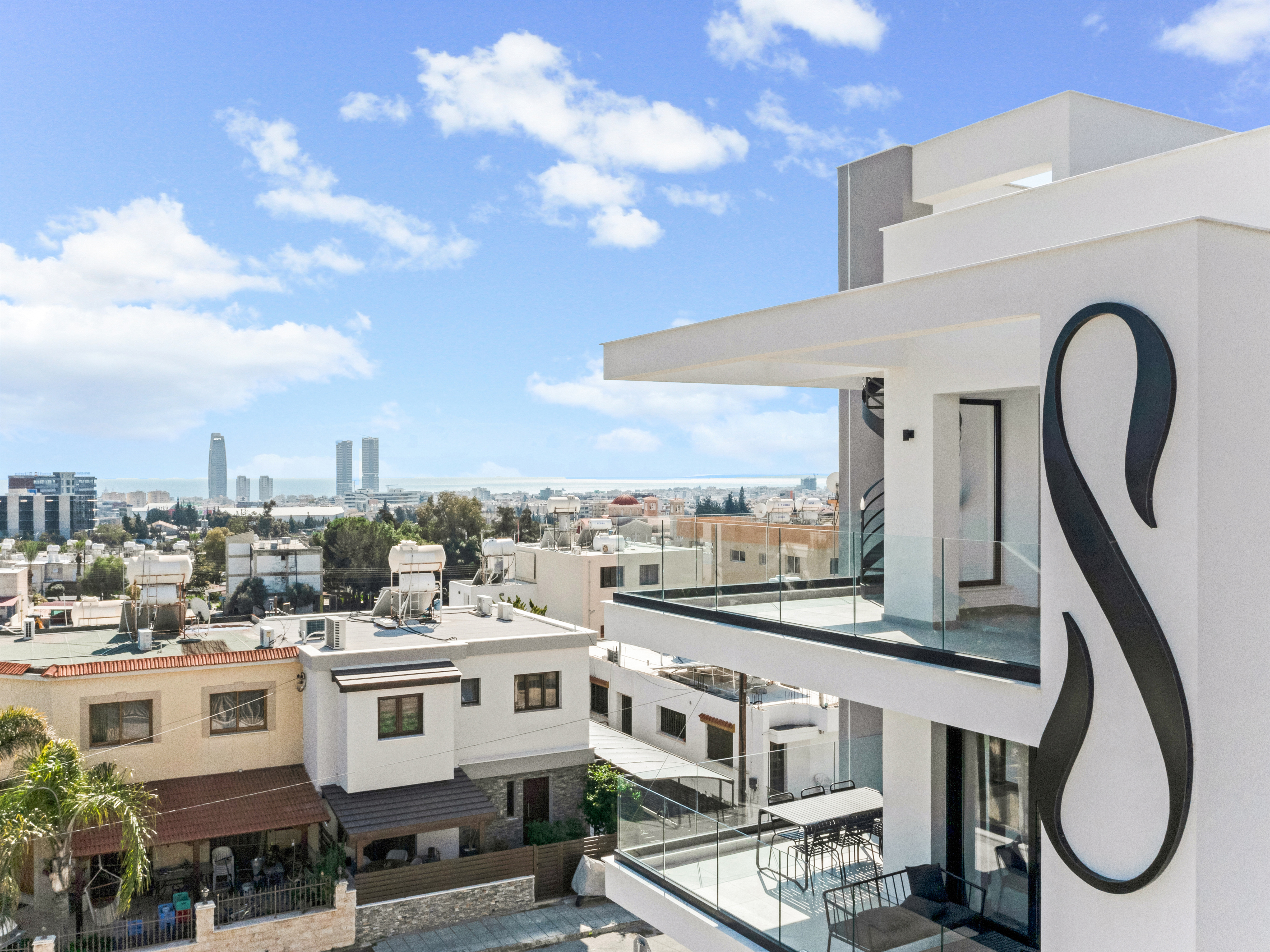 Sanders Only - Encantador Apartamento De 2 Habitaciones Con Balcón - Limasol