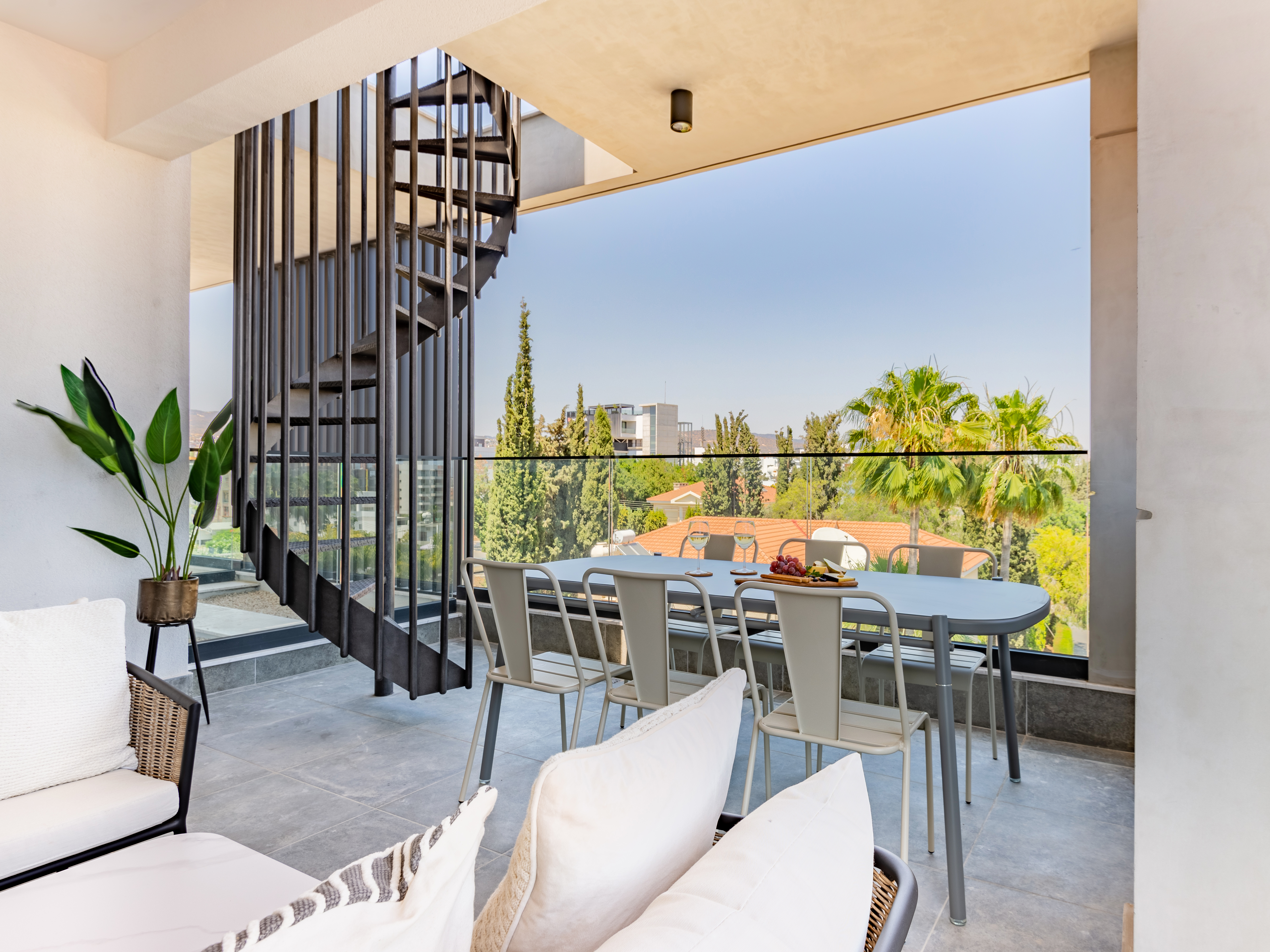 Sanders Evolution 2 - 2-bdr Apt W Rooftop Jacuzzi - Limassol