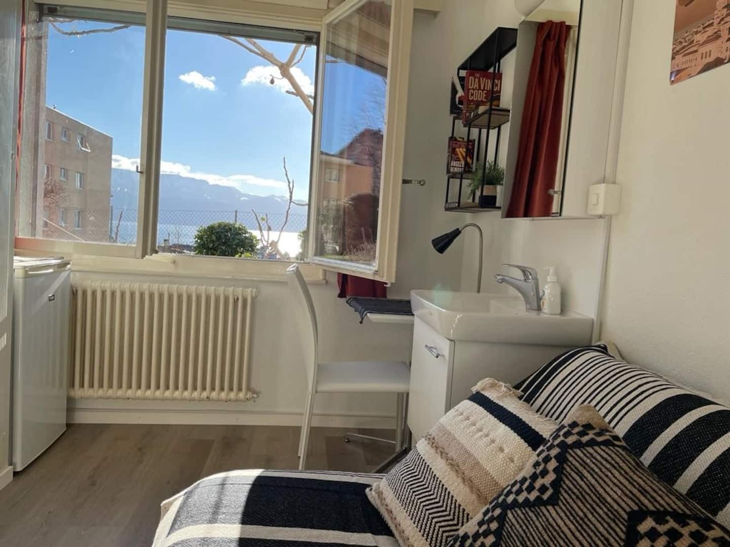 Zimmer Mit Seeblick In Pully, Schweiz - Gemütliches Gästezimmer - Genfersee