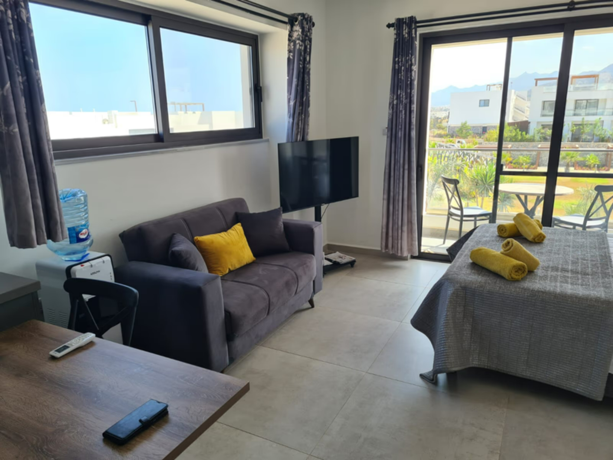 Beachfront Penthouse Studio Apartment, Eco Wellness Resort, Heated Pool - Girne