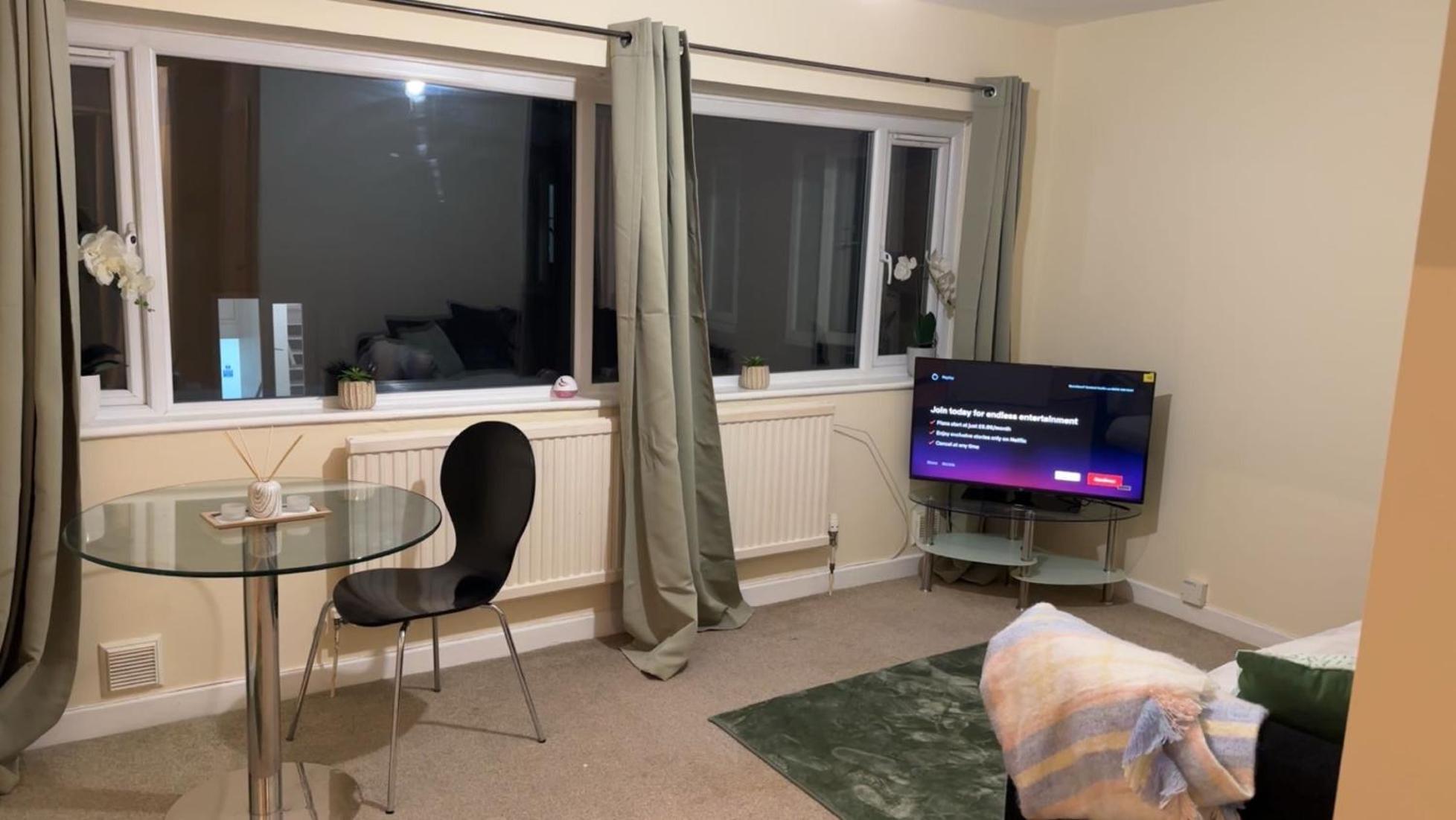 Legacy’s Guesthouse Close To Heaten Park - Manchester