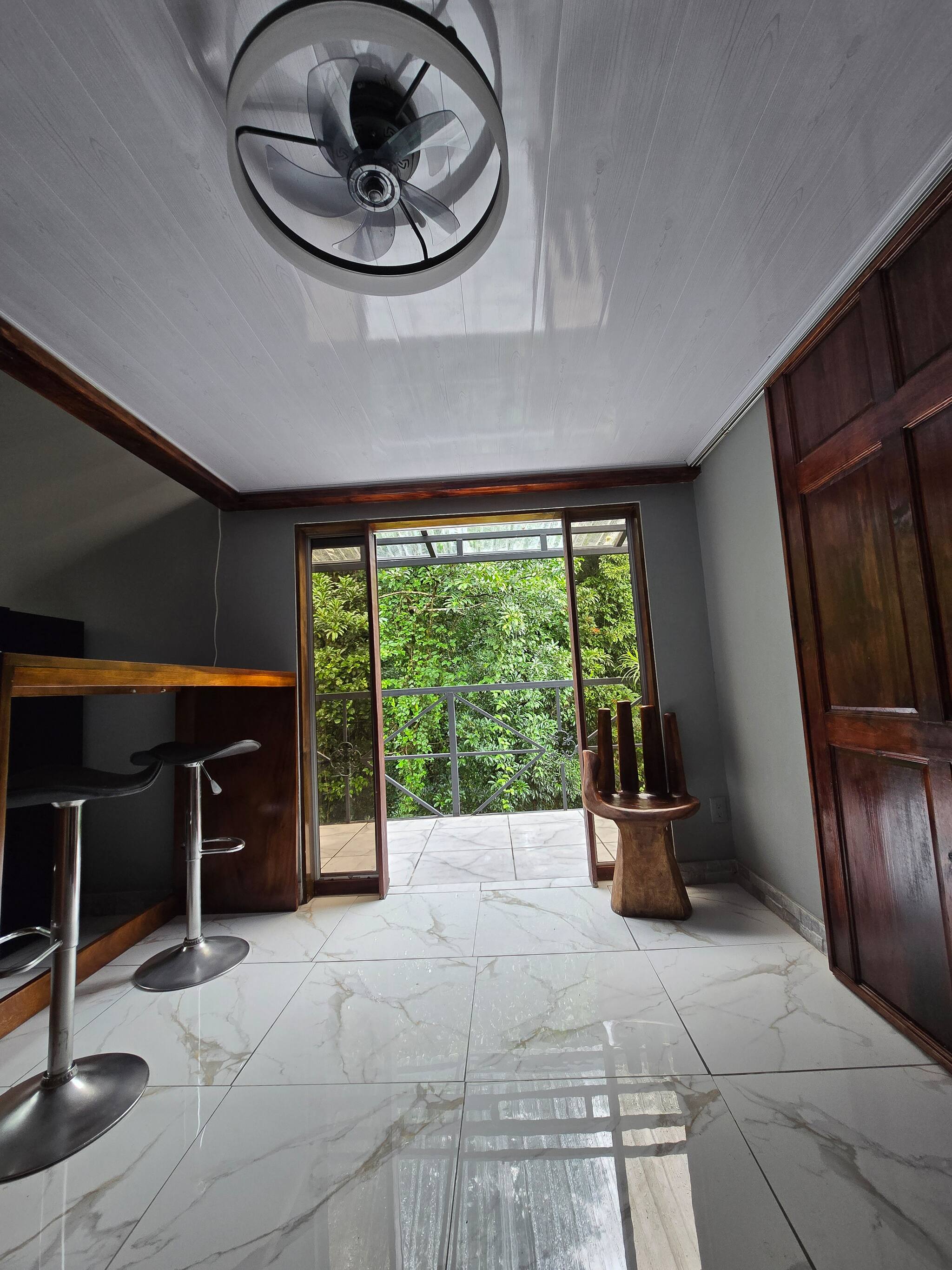 Cabaña Tipo Estudio En Nuevo Arenal Con Vistas A La Selva - Nuevo Arenal