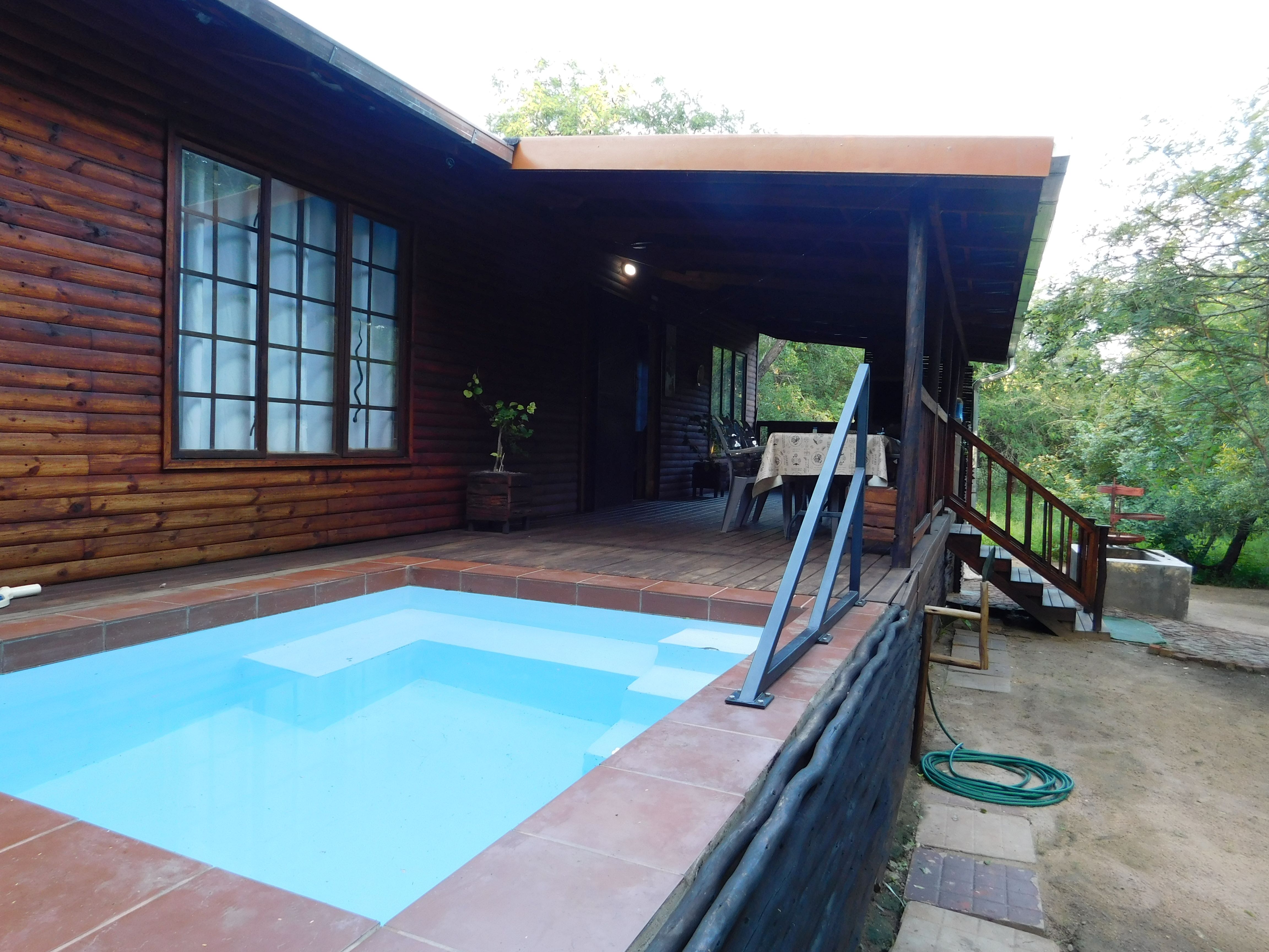 Hout Huisie Wooden House Self Catering Africa Bush Vacation In Marloth Park - Marloth Park