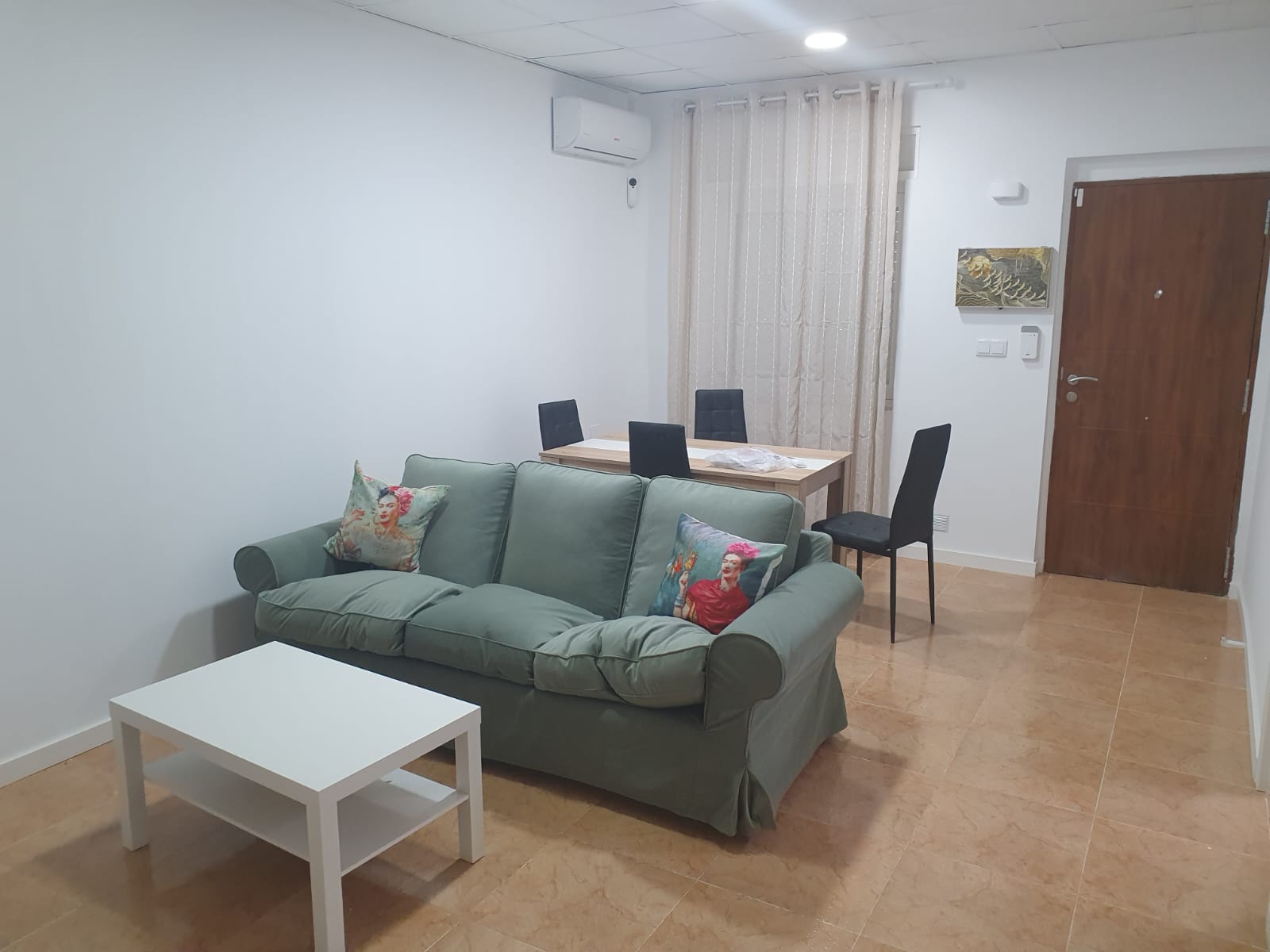 Tranquila Casa De Vacaciones Para 4-6 Personas Con Patio, Cerca Todos Servicios - Torrevieja