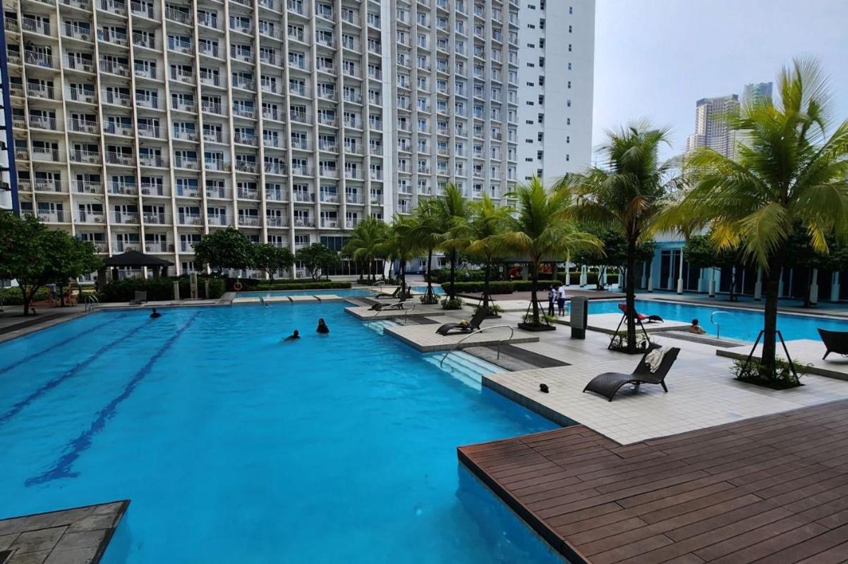 Condo With Balcony At Makati Sm Jazz - Taguig