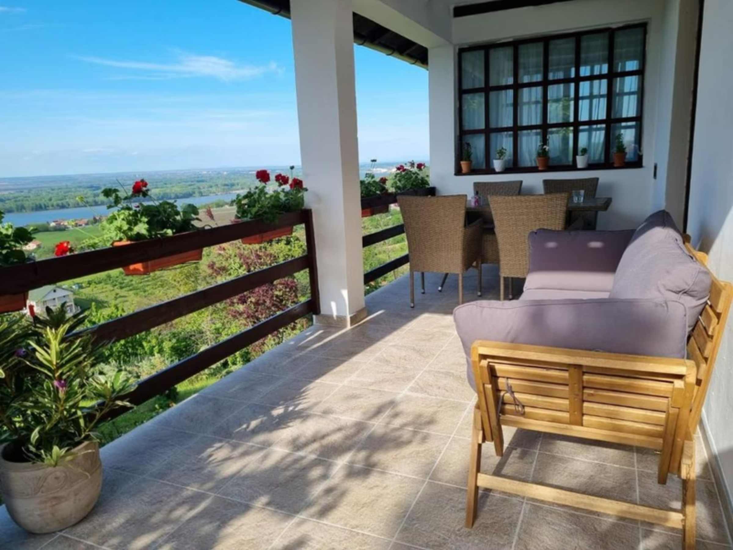 Casa Vacanze A Smederevo Con Vista Sulla Città, Sul Giardino E Sul Fiume - Smederevo