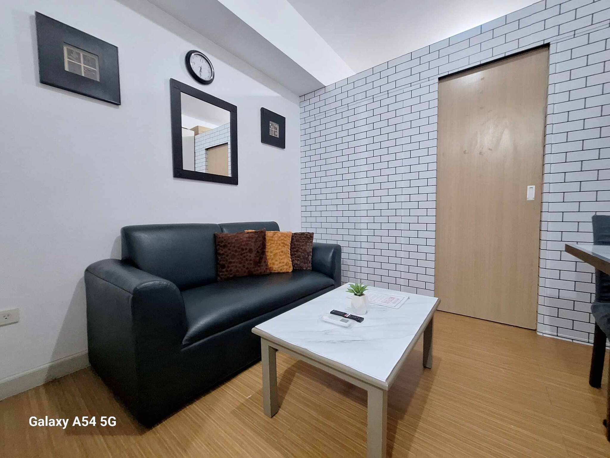 Homey 1br With Balcony City View In Grace Res - Pasig