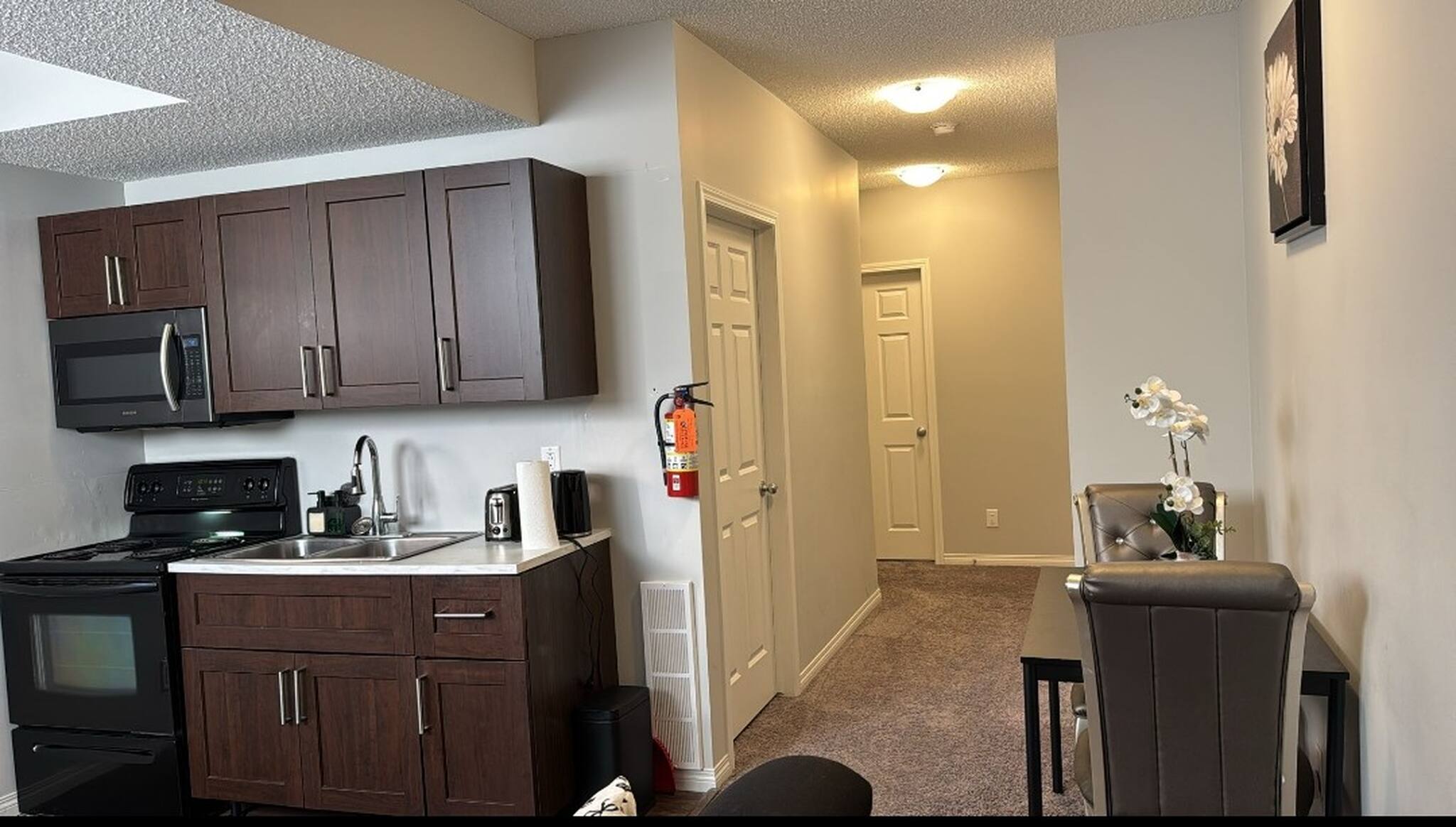Quiet & Comfortable 1-bedroom - Calgary