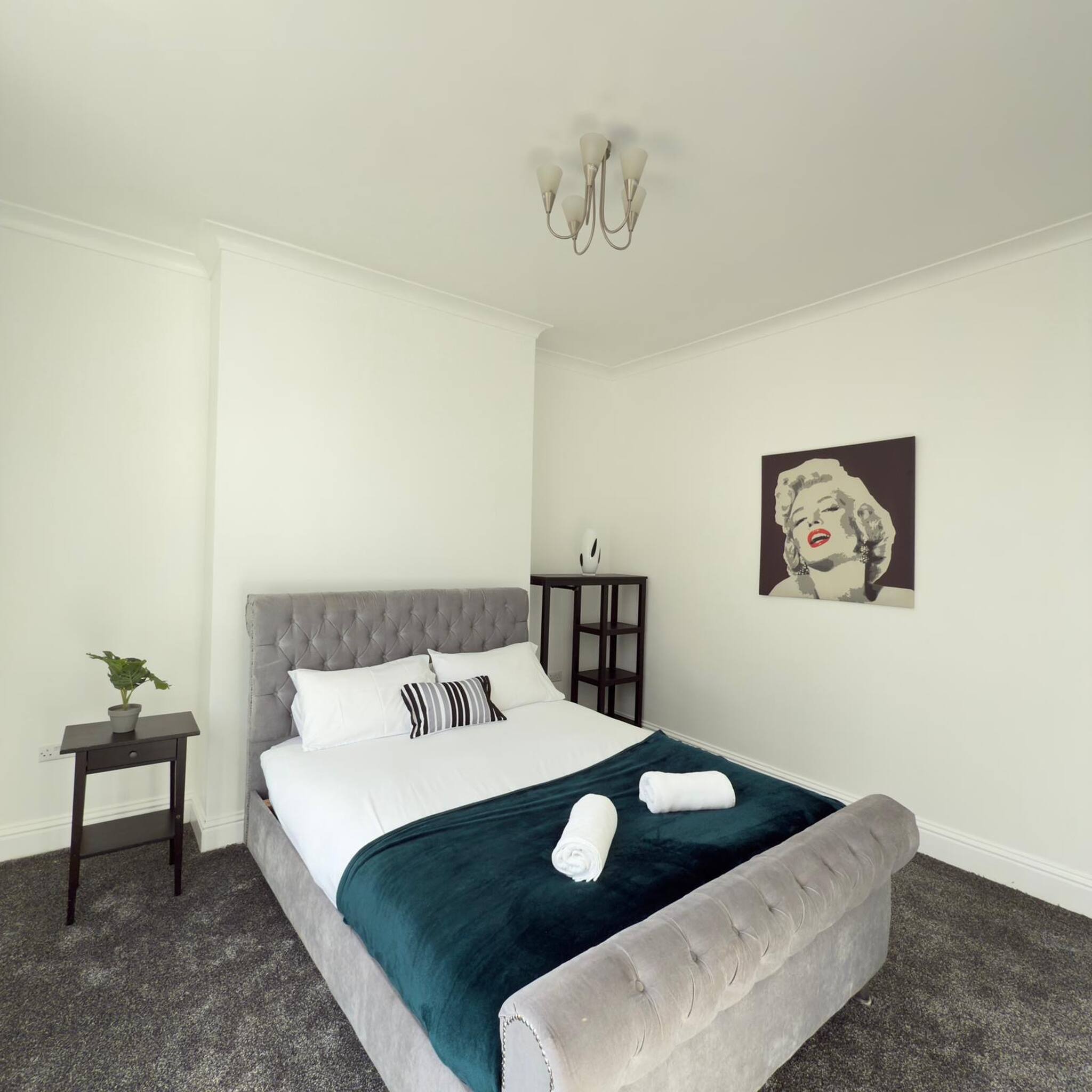 Modern Central Croydon Retreat - London