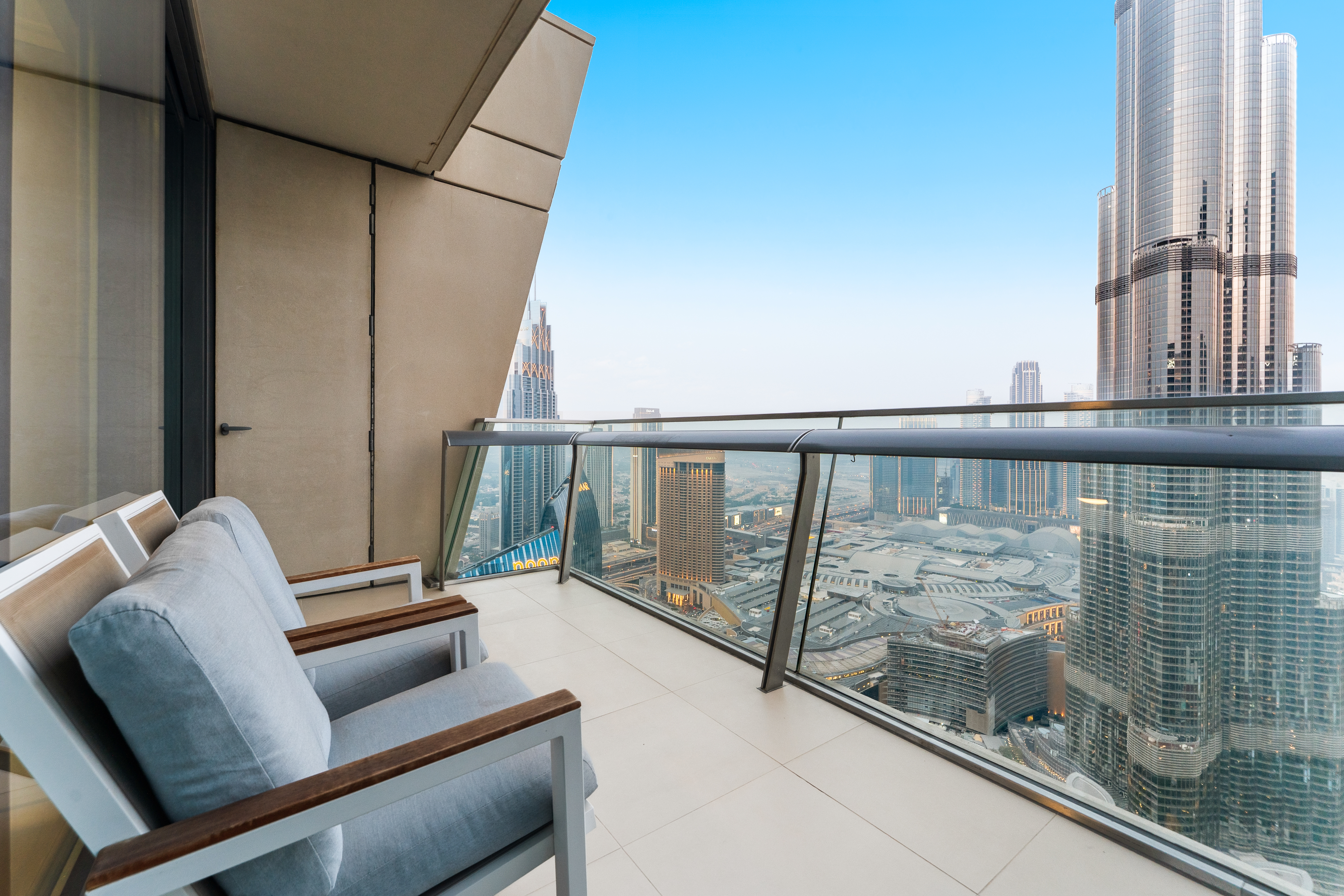 Luxurious 3-bedroom Apartment In Downtown Dubai - Dubai