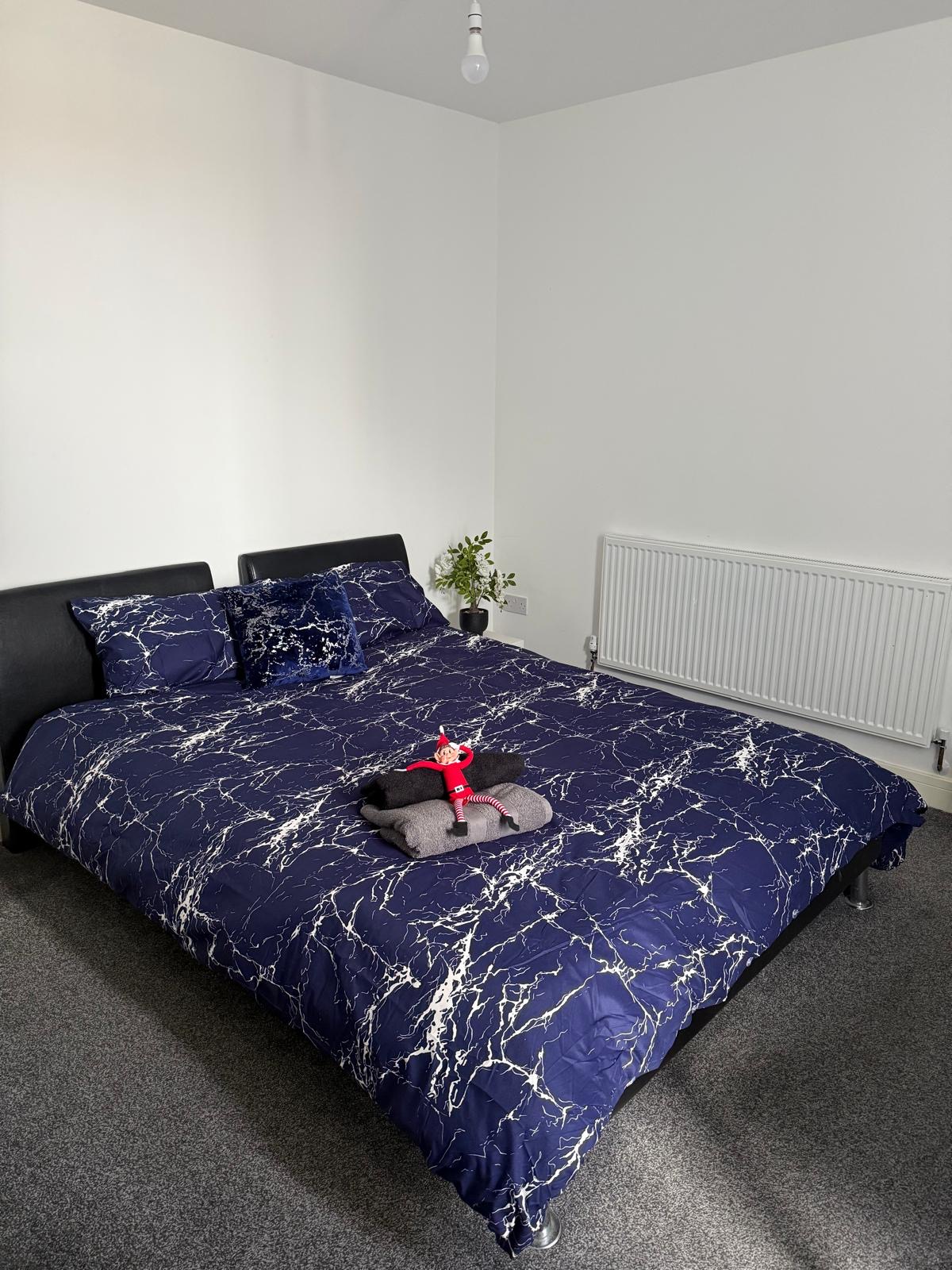 1 Bedroom Flat Apartment With Hot Tub On The Balcony & City View, Sleeps 4ppl - Hampshire