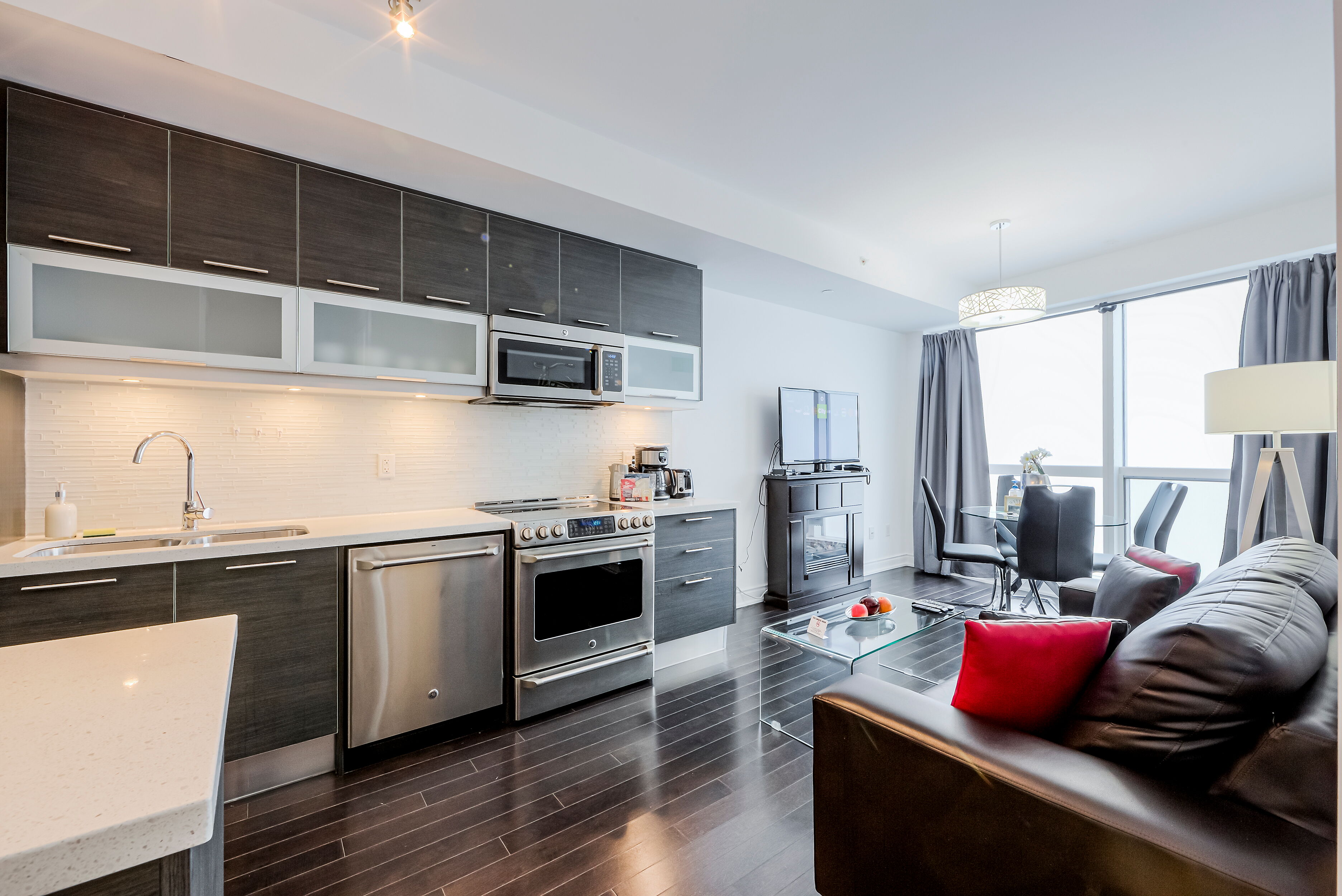 Stunning High Floor 1 Bedroom Condo Near Toronto General Hospital, U Of T, Tmu - Toronto