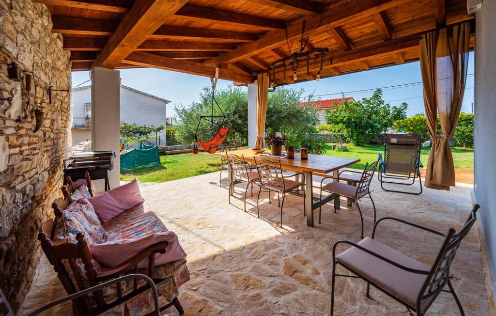 Charming House With Garden And Bbq In Galizana - Pula