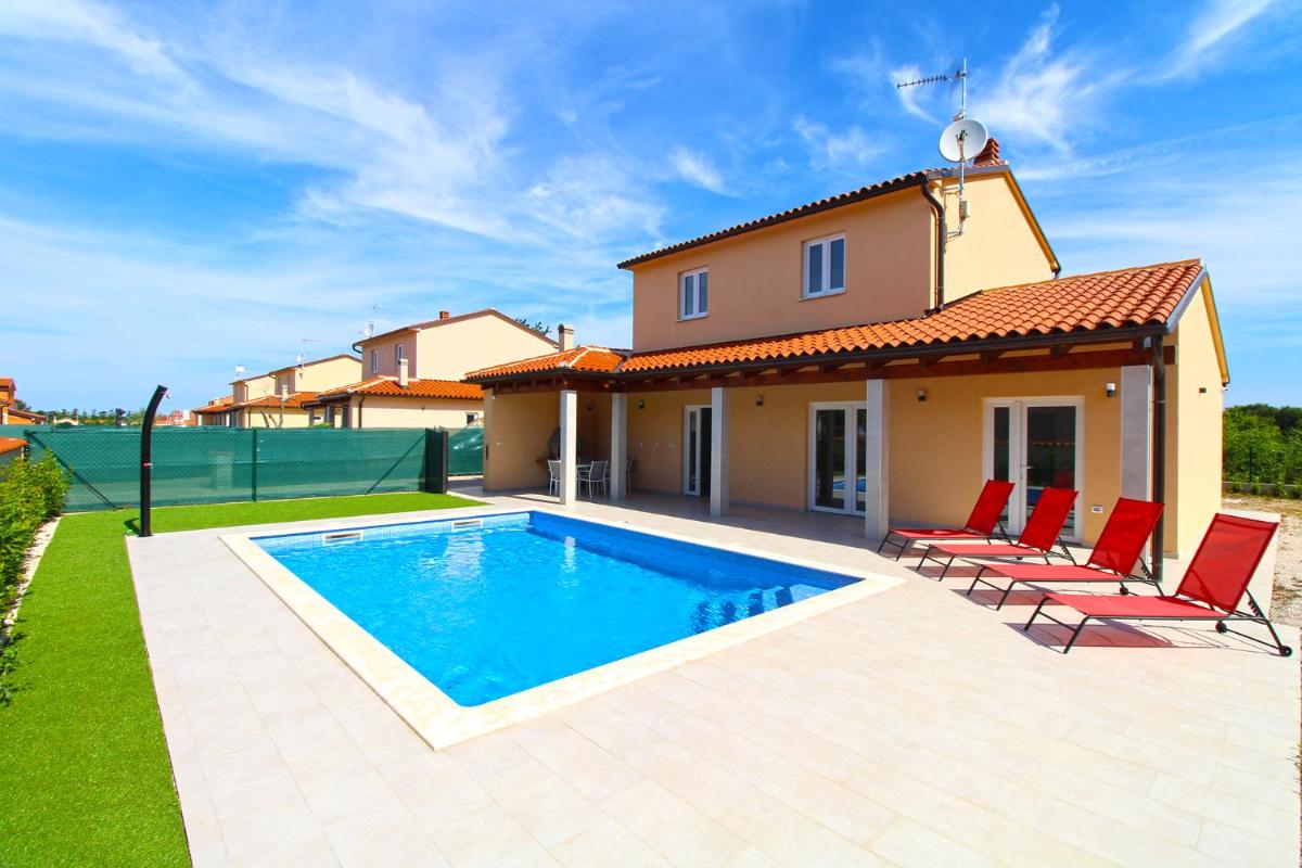 Modern Villa With Private Pool And Garden - Pula