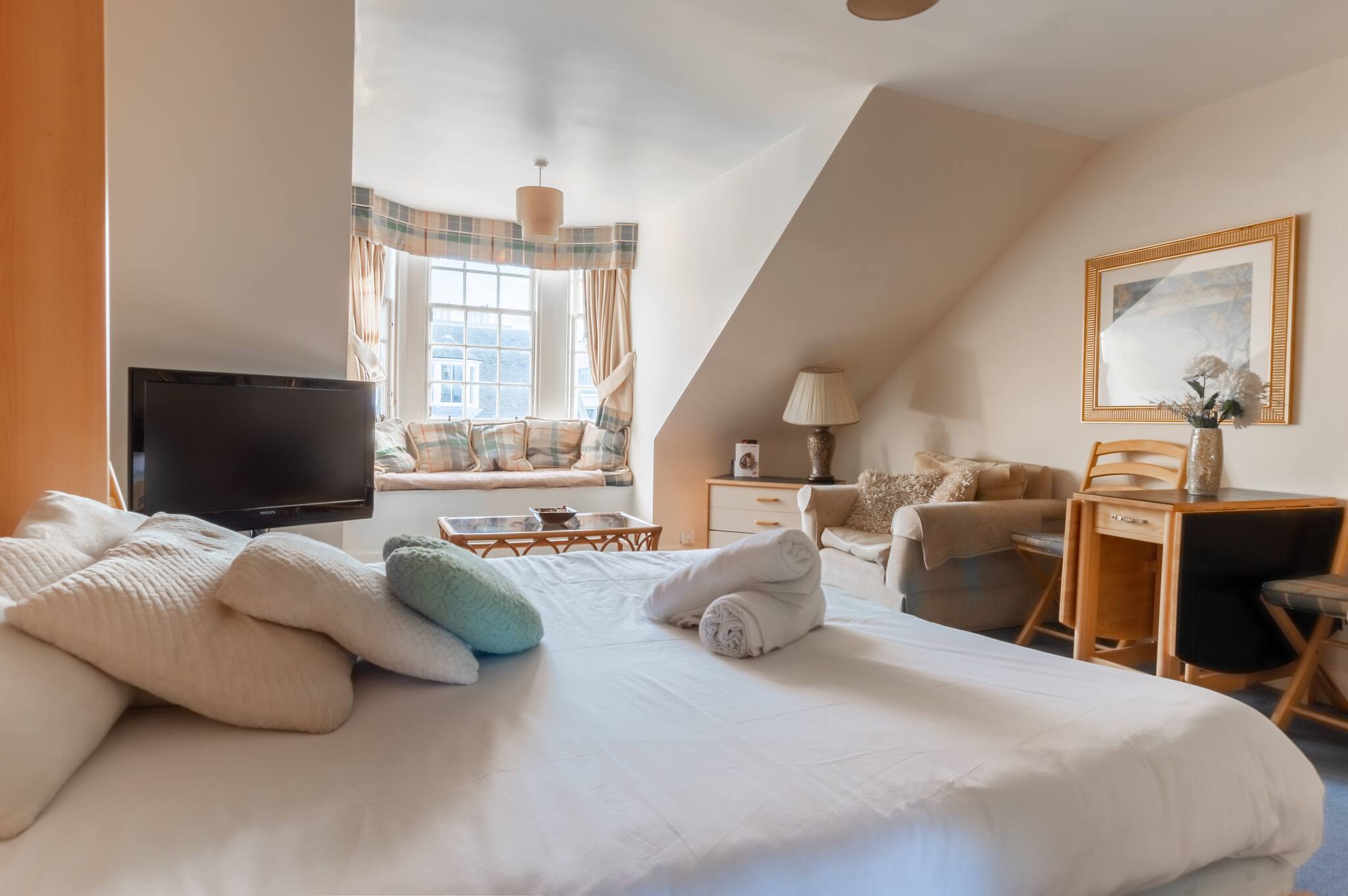 Edinburgh Apartment In The Heart Of The City Edinburgh Castle On Your Door Step - National Library of Scotland