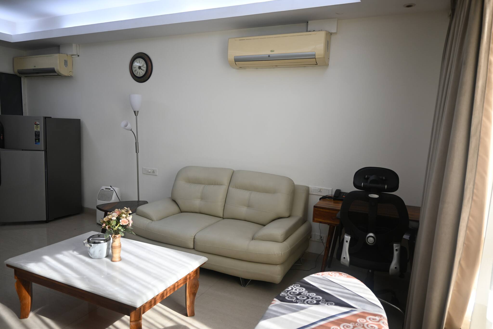 Luxurious 1bhk Apartment In Gurgaon With Shared Pool And Bbq Area - Haryana