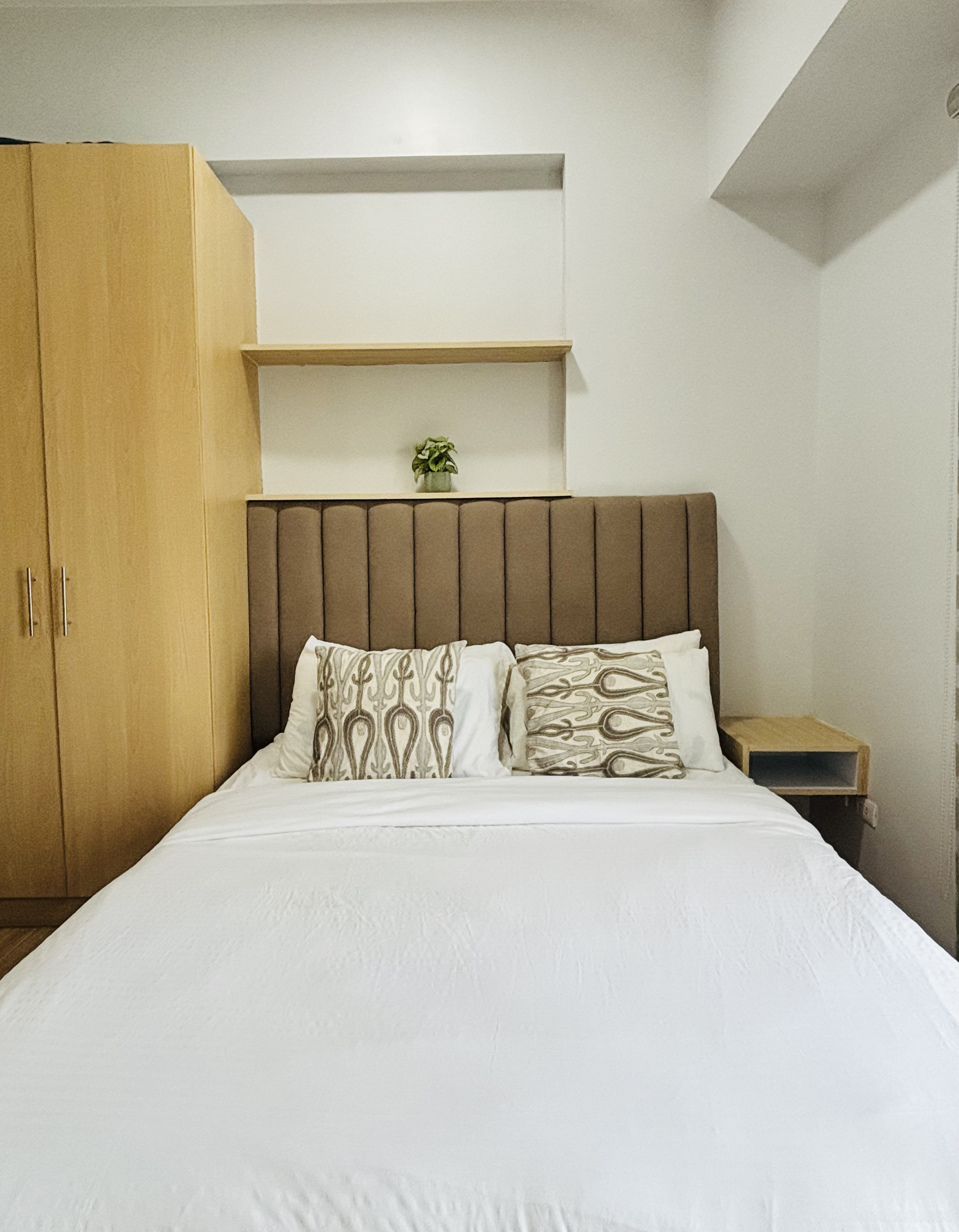 Modern-esque Room At Megaworld - Iloilo City