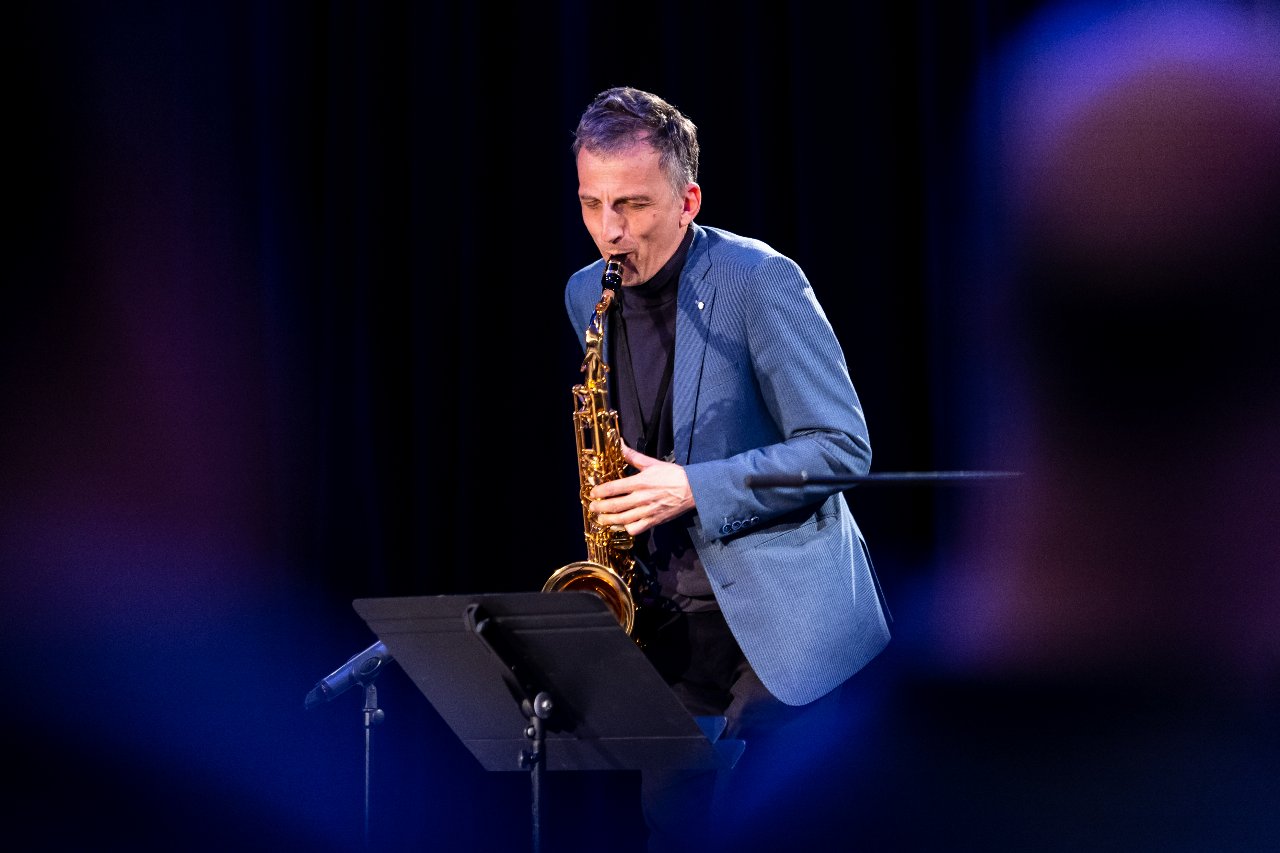 BakátsPéntek – Vázsonyi János – Kilenconline