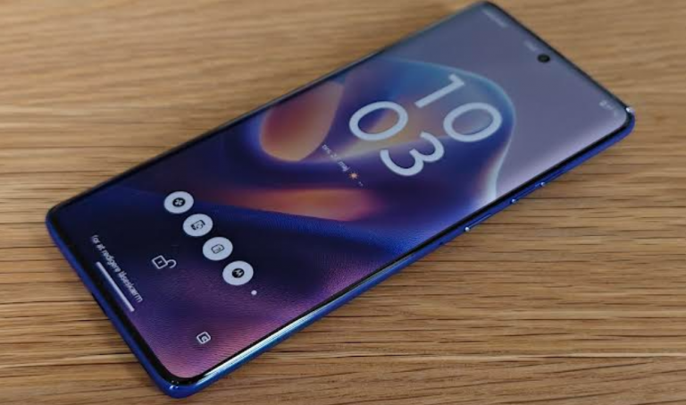 Test af Motorola Edge 60 Pro - vild batteritid i et slankt format ...