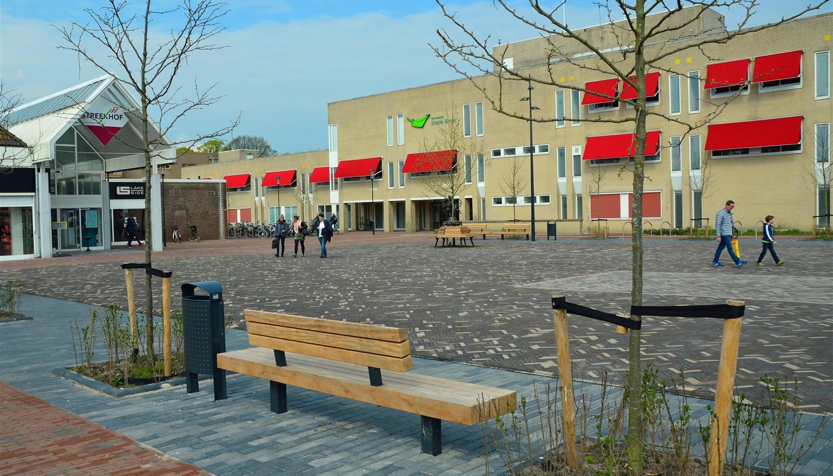 Feestelijke opening nieuwe plein in Stede Broec - OnsWestfriesland