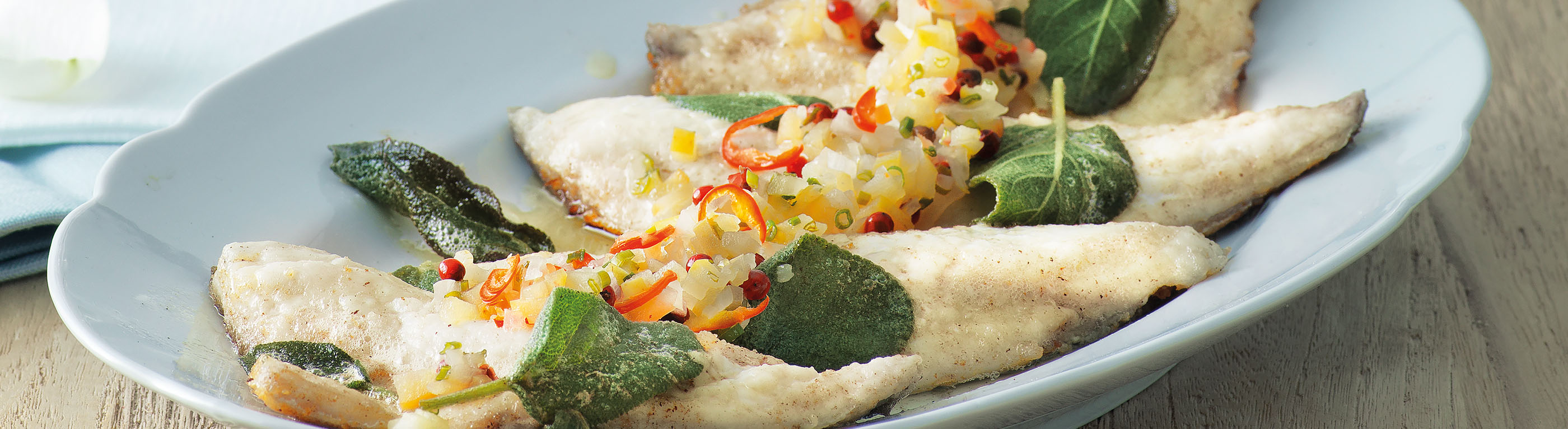 filets de dorade dorée, sautés au beurre de sauge avec sa vinaigrette à ...