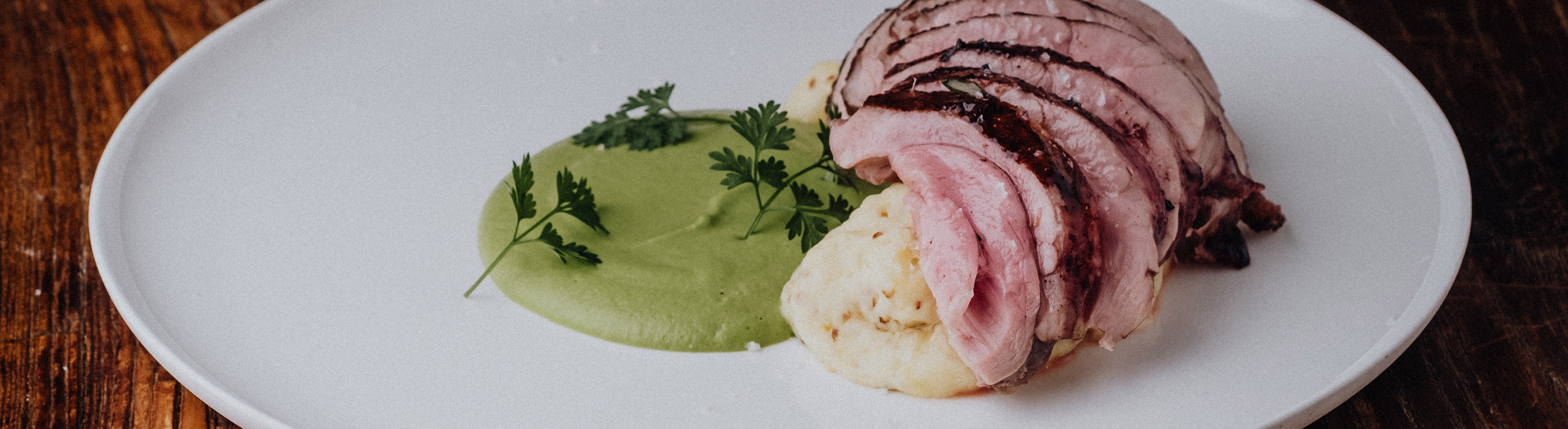 Gigot de chevreau sur une purée de pommes de terre à la moutarde ...