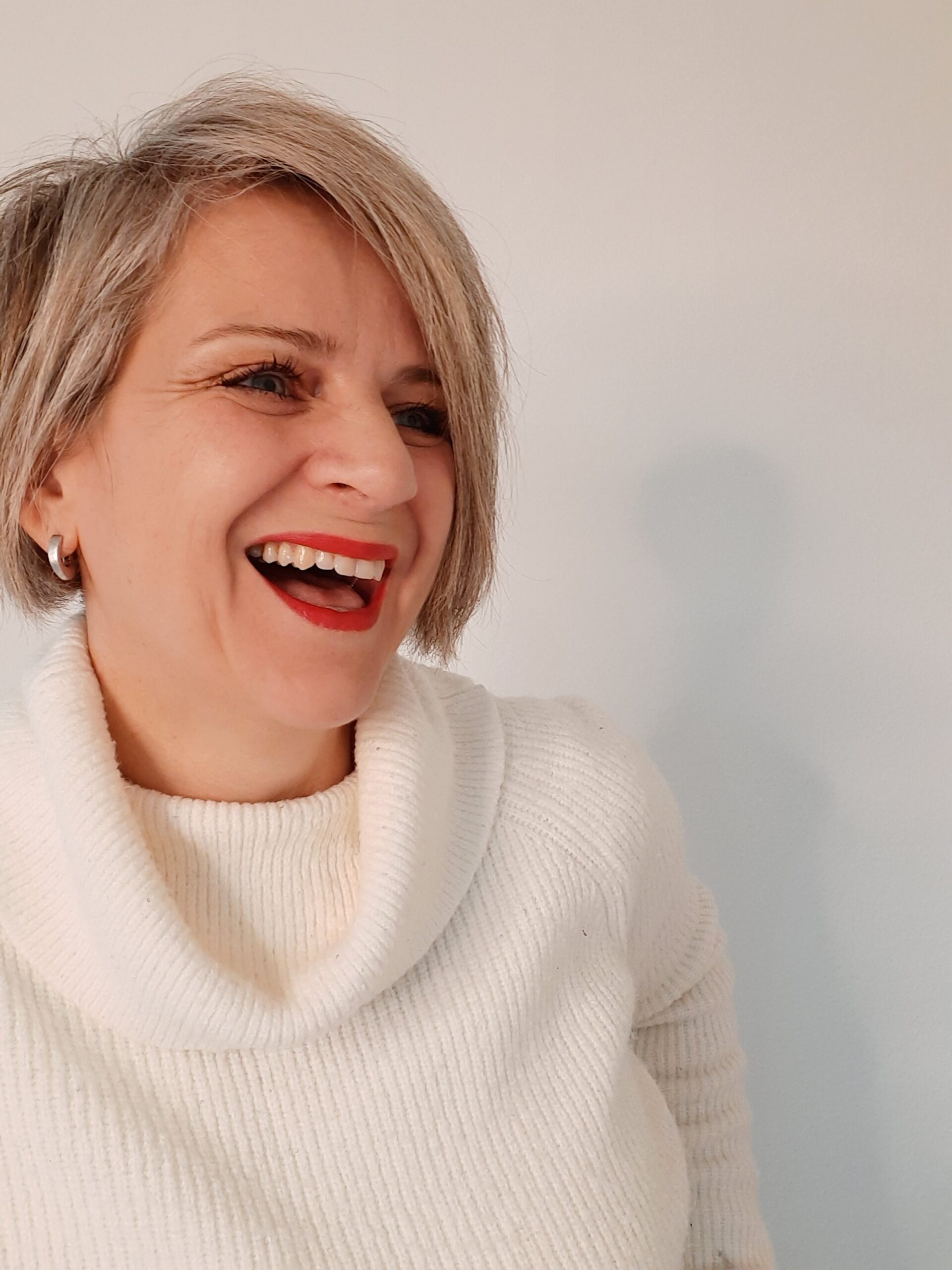 Graue Haare: Markenzeichen oder Business-Killer? - Iris Weinmann