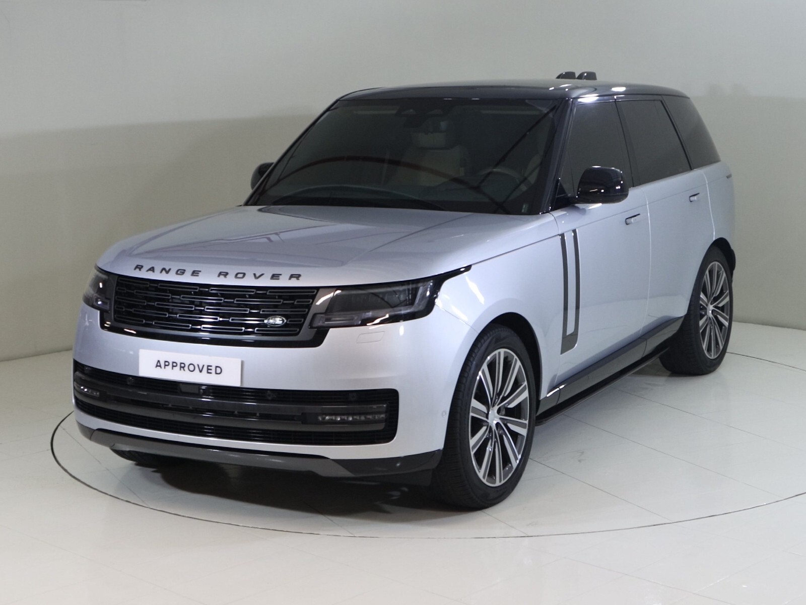 Approved Used Range Rover for Sale | Land Rover United Arab Emirates