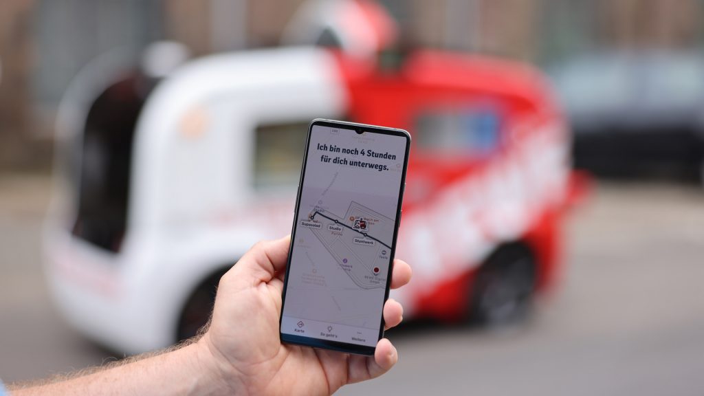 Erstes autonomes Snack-Mobil von Vodafone und Rewe rollt durch Köln