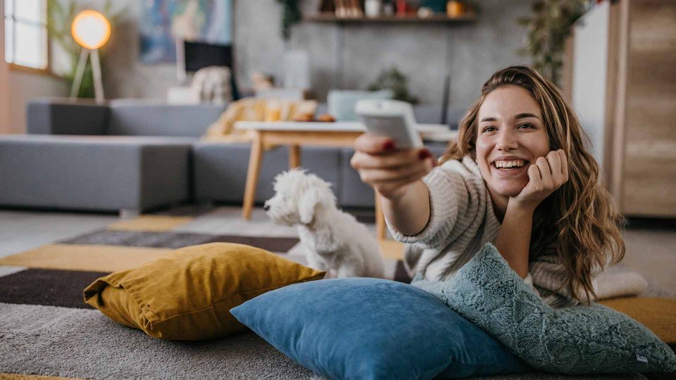 Fernsehen über Glasfaser: Vorteile, Funktionsweise & Co.