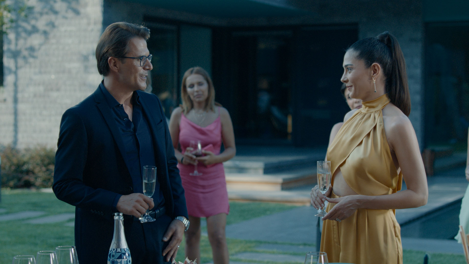 Asche bei Netflix: Alle Infos zum türkischen Drama