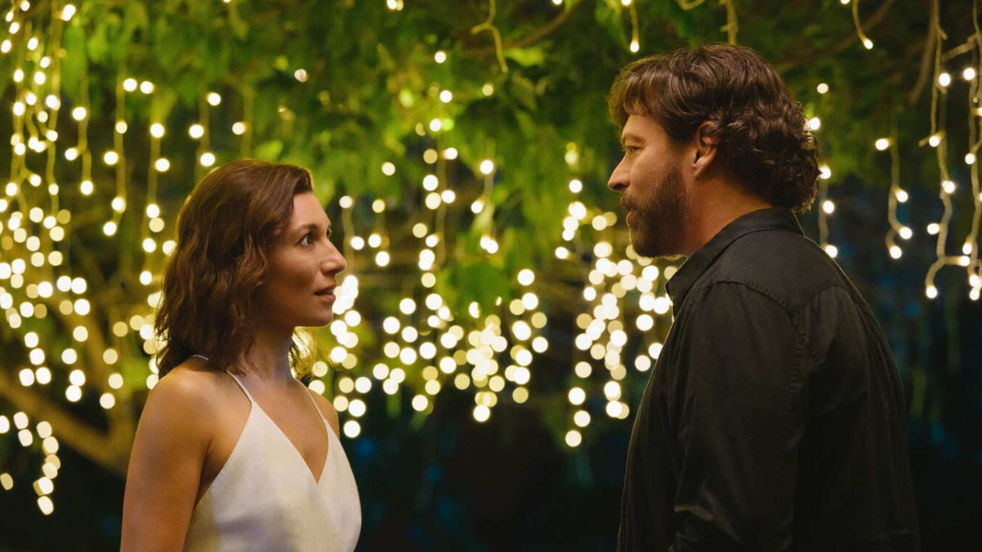 Find Me Falling bei Netflix: Besetzung, Handlung und Drehorten der RomCom