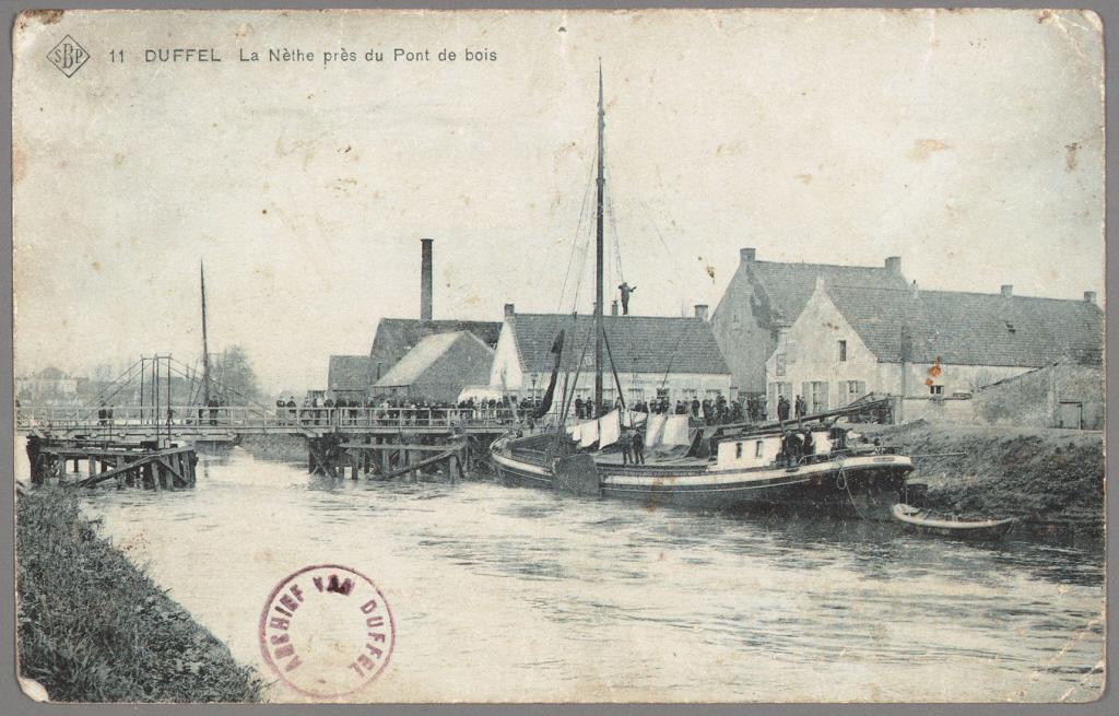 De nete vlakbij de houten brug | Regionale Beeldbank