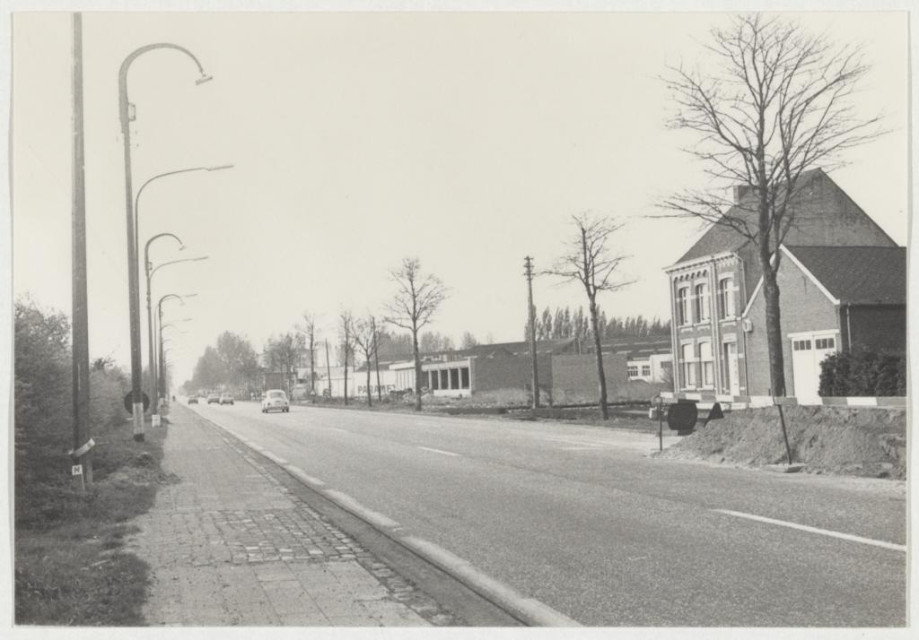 Antwerpsesteenweg, huis met Mariabeeld tegen de muur van de garage ...