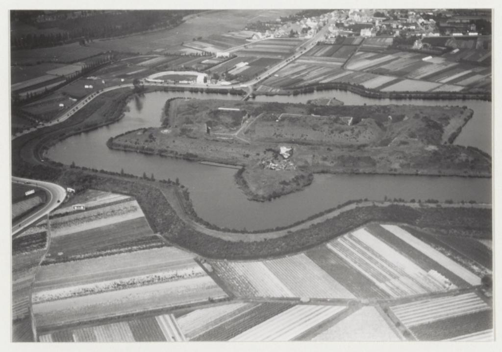 Antwerpsesteenweg, luchtfoto van het fort van Walem | Regionale Beeldbank