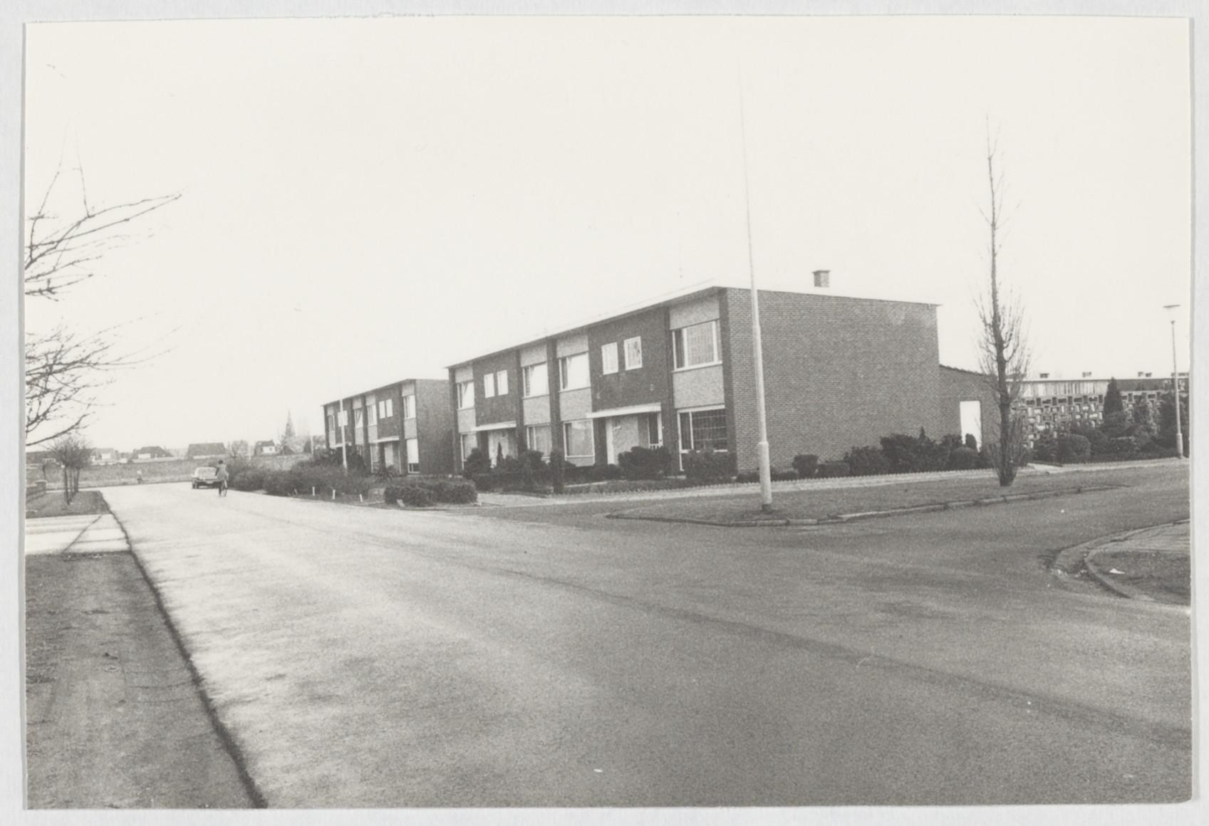 Molenweide, zicht in de straat hoek Nicolaas Vandervekenstraat ...
