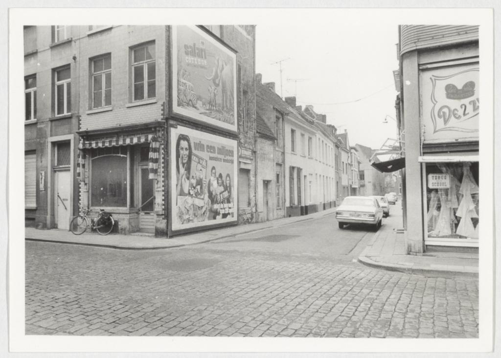 Sint-Katelijnestraat, zicht in de straat, hoek met de Schrijnstraat ...