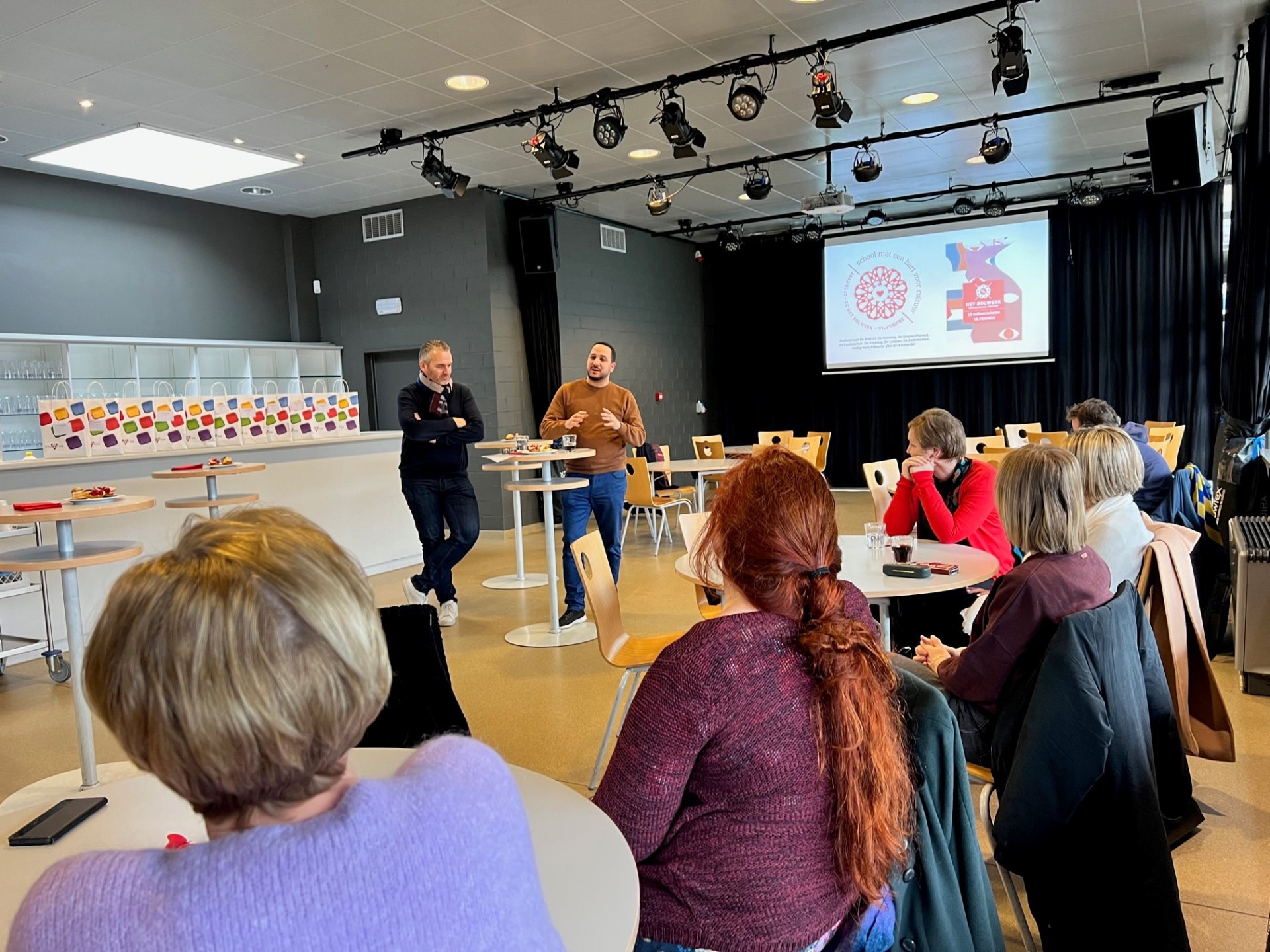 cc Het Bolwerk reikt het certificaat van ‘school met een hart voor ... cc Het Bolwerk reikt het certificaat van ‘school met een hart voor ...